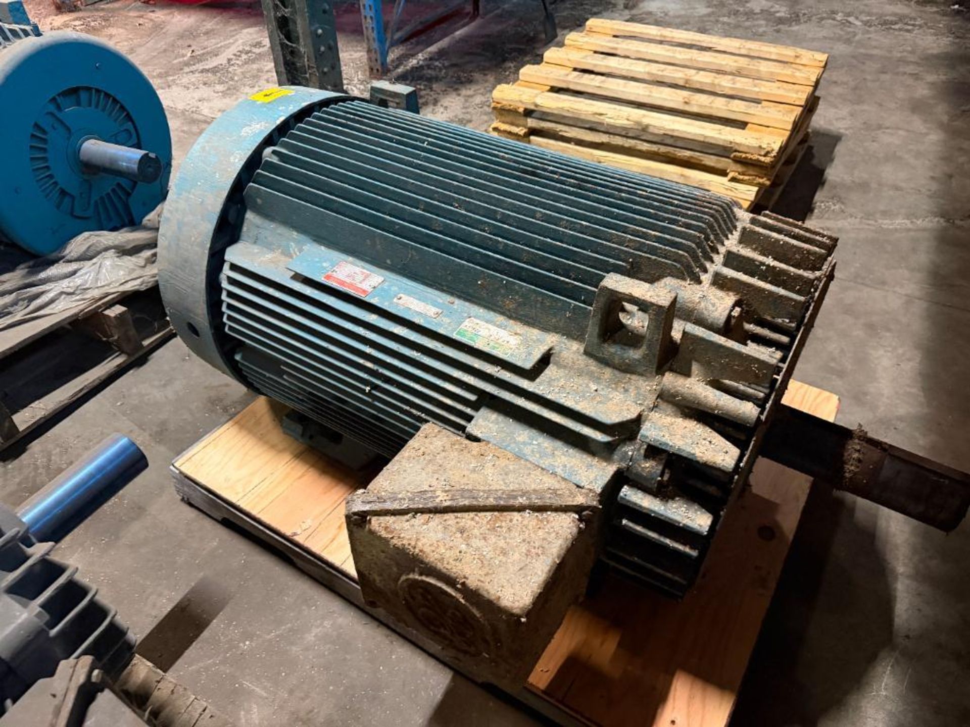 200 HP GE 575V MOTOR 895 RPM 509L Frame - Simple Rigging/Loading Fee: $50