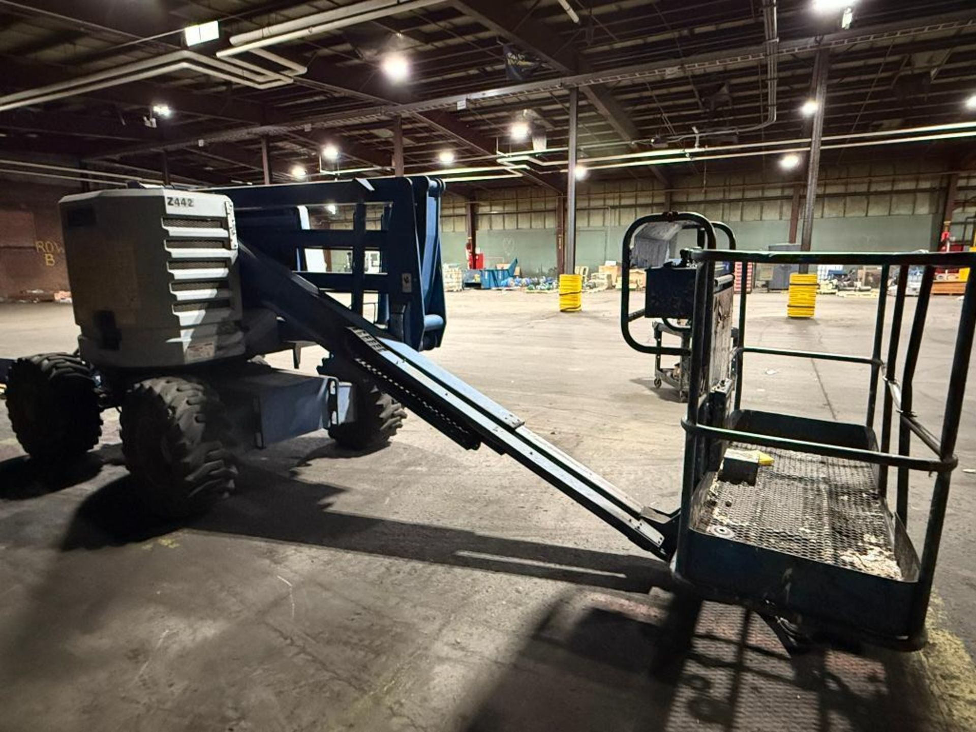 GENIE LIFT MODEL 4WD, 500LBS MAX CAPACITY - Simple Rigging/Loading Fee ...