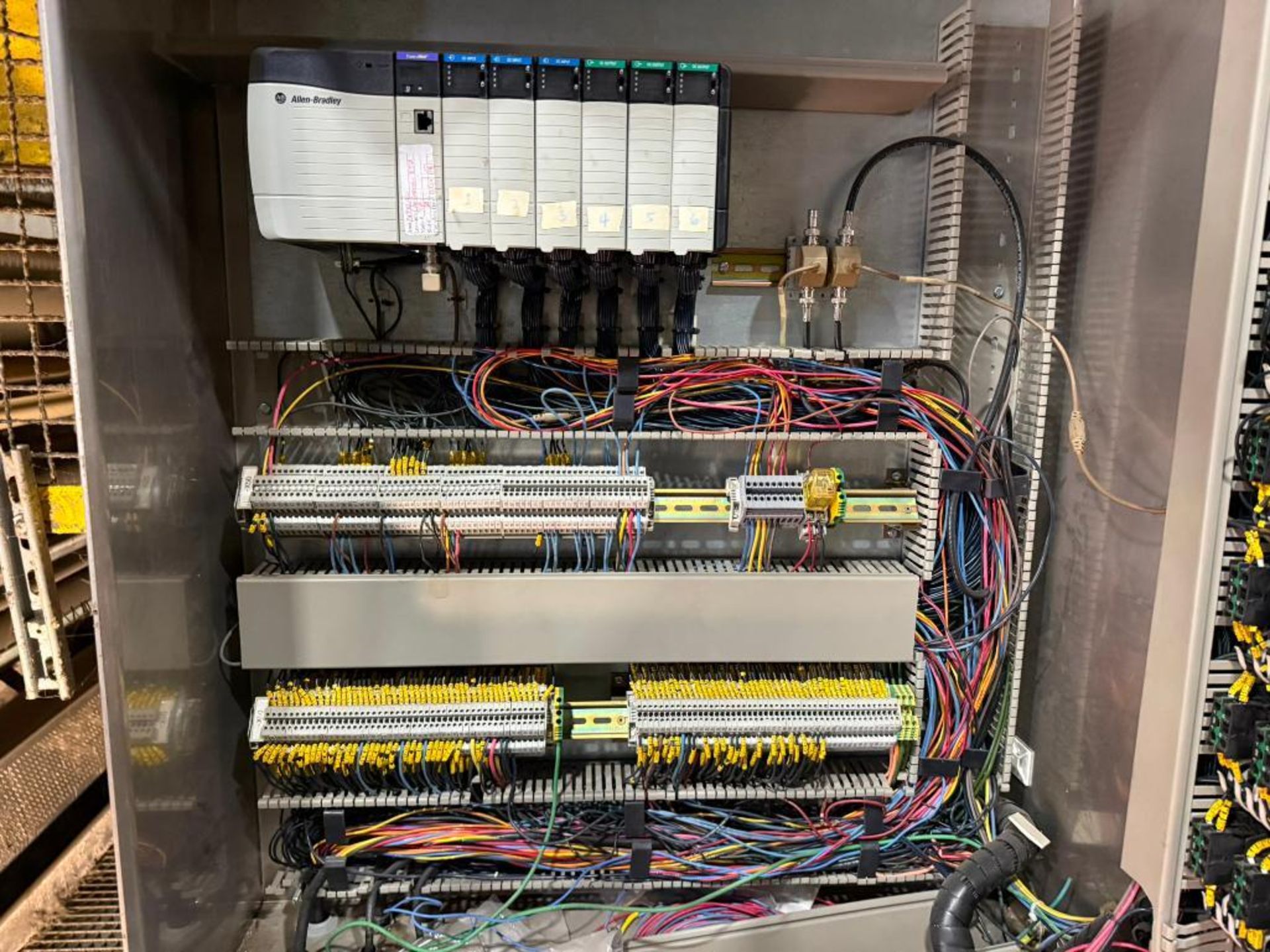 ALLEN BRADLEY CONTROLS (PLC AND SCREEN) - Simple Rigging/Loading Fee: $100