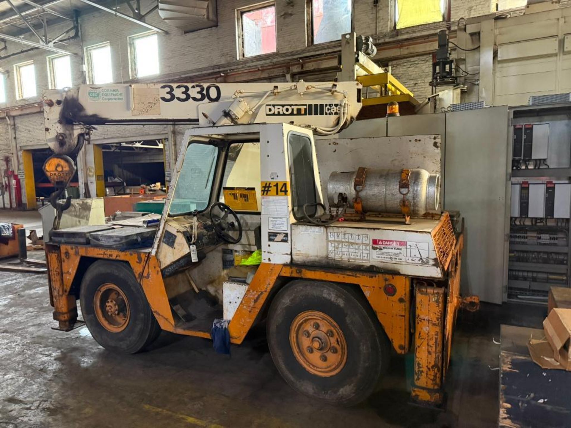 DROTT BOOM LIFT MODEL 3330 - Simple Rigging/Loading Fee: $100