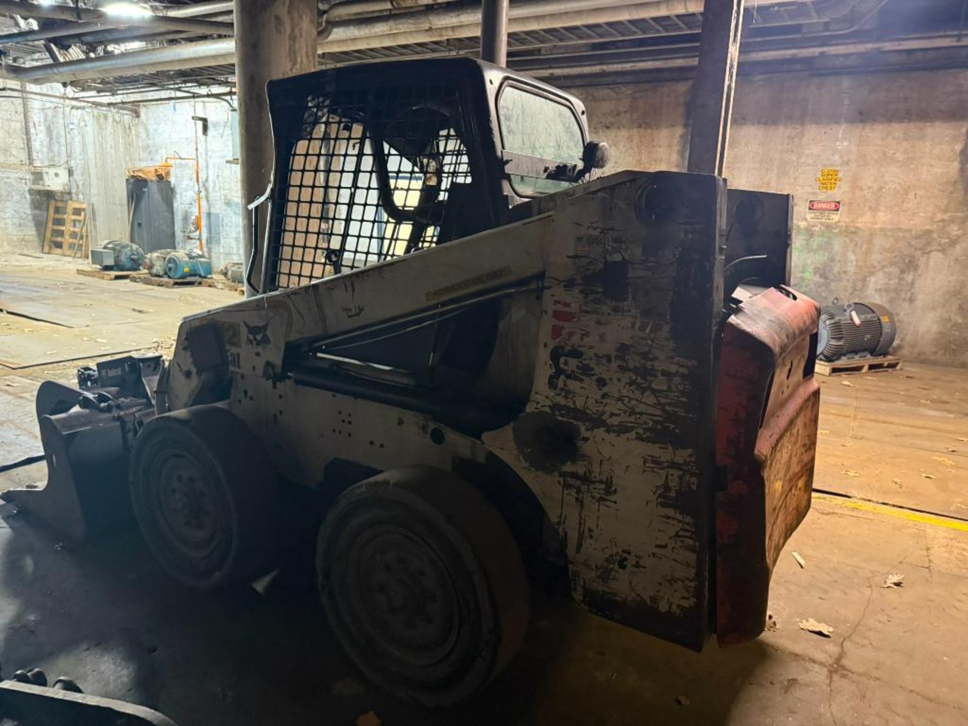 BOBCAT SKID STEER MODEL 863 - Simple Rigging/Loading Fee: $100