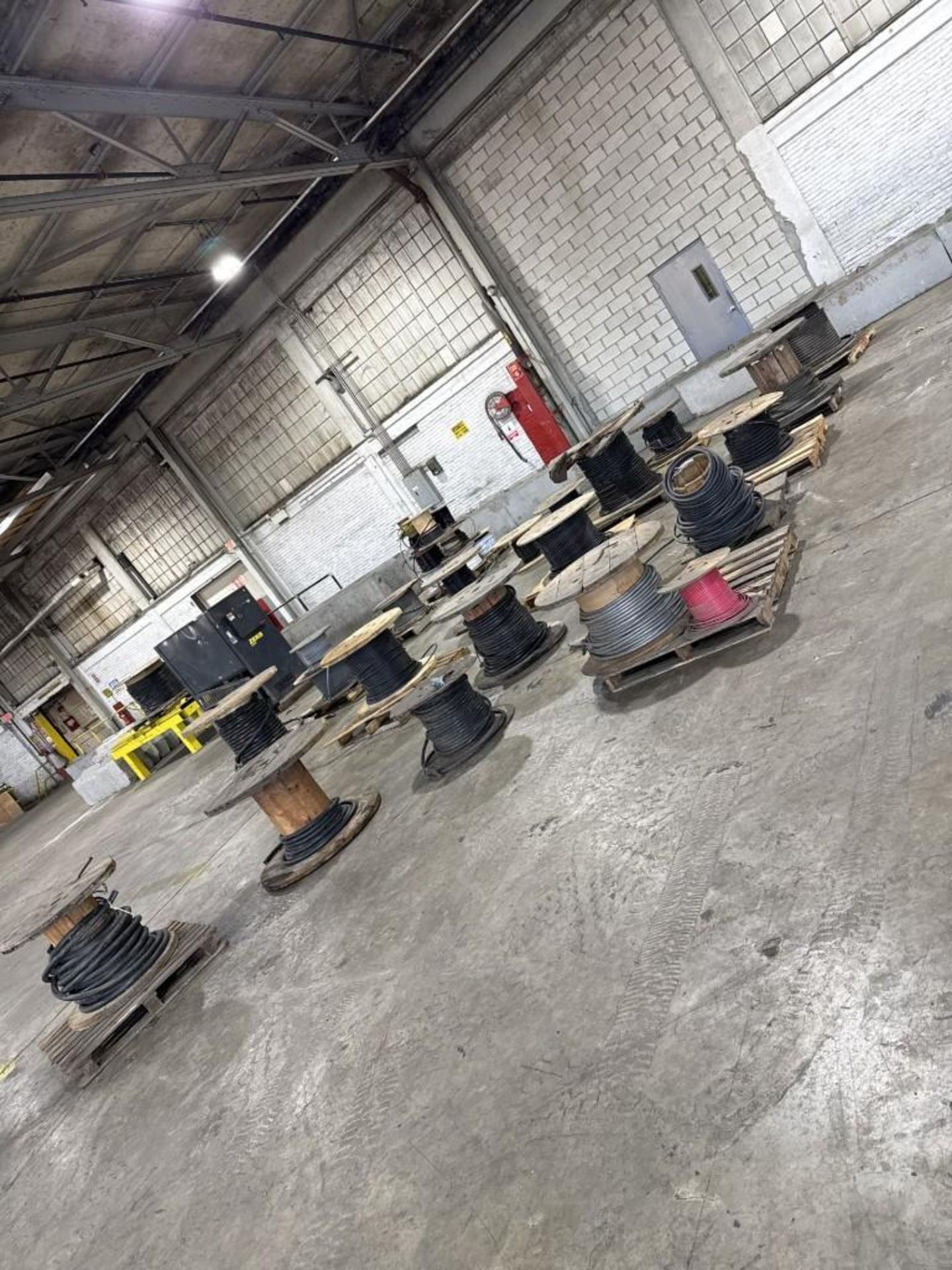 Lot of various cable on spools and pallets - Simple Rigging/Loading Fee ...