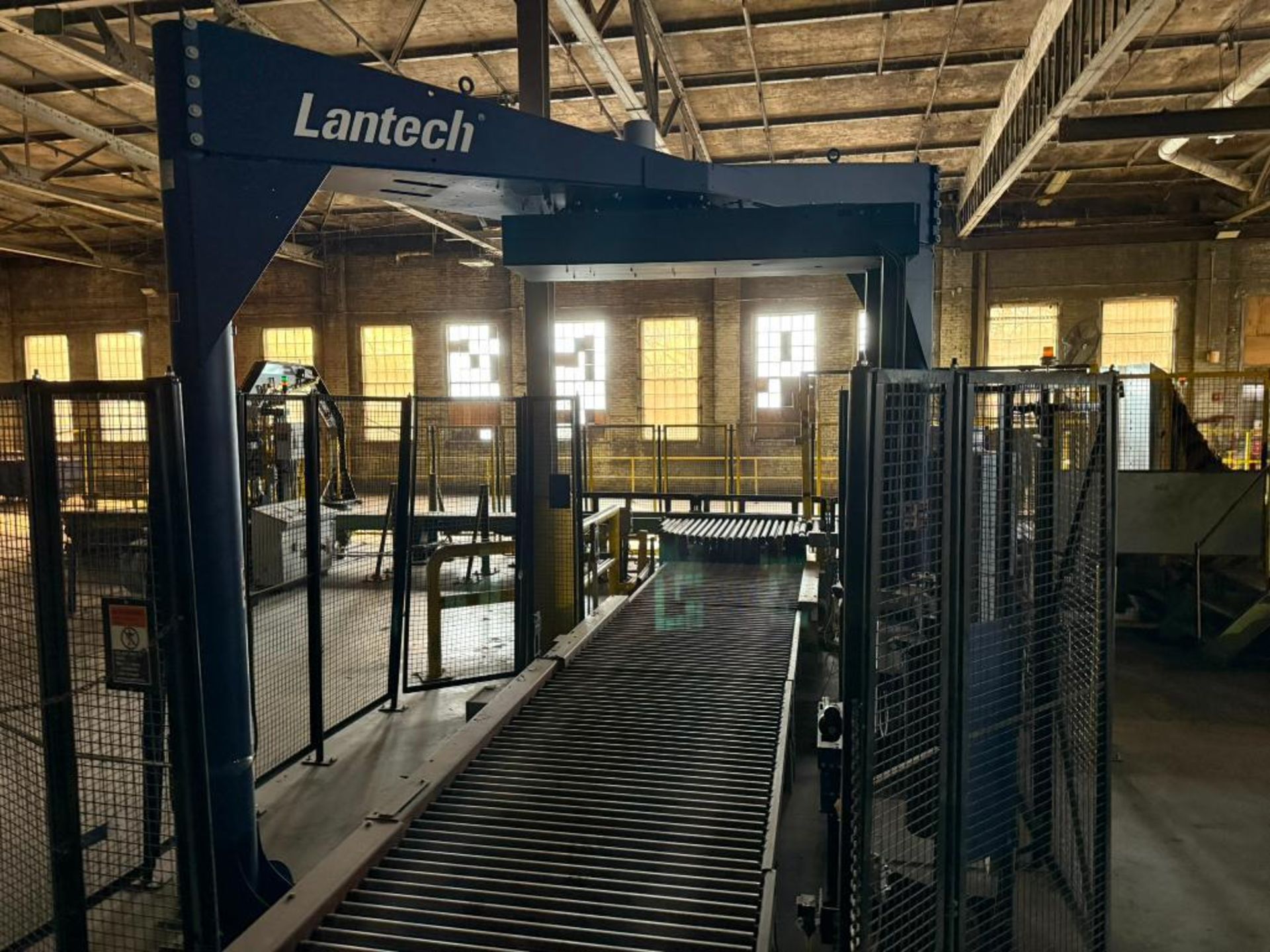 LANTECH MODEL SC STRETCH WRAPPER PACKAGING LINE WITH CONVEYOR ...