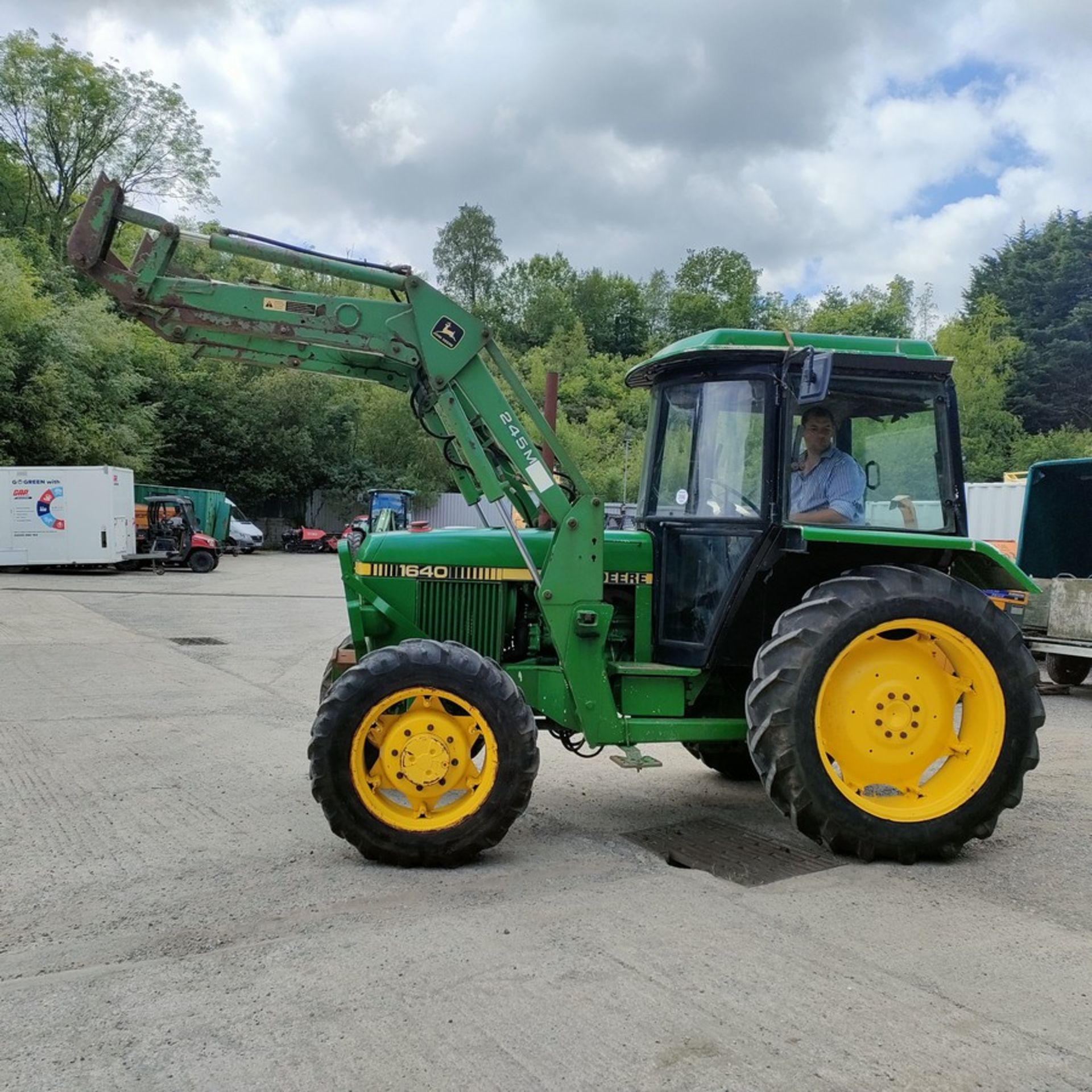 JOHN DEERE 1640 4WD TRACTOR C.W LOADER C.W V5