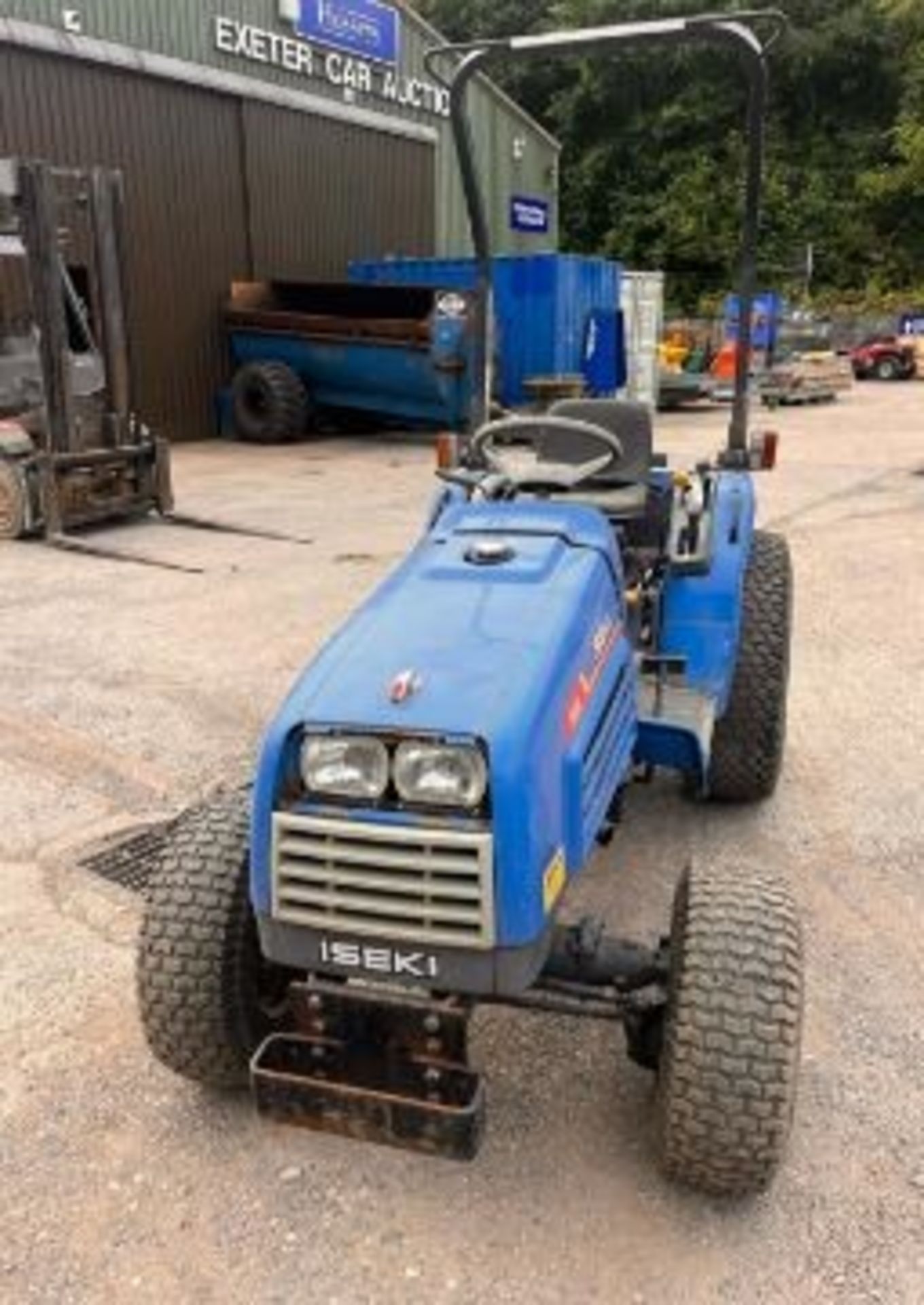 ISEKI 325 COMPACT TRACTOR SHOWING 1274HRS