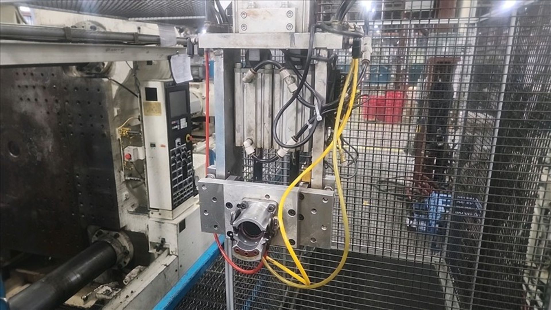 Mitsubishi injection molding machine, mod. 1450MMIIIW-240, 220 Oz ...