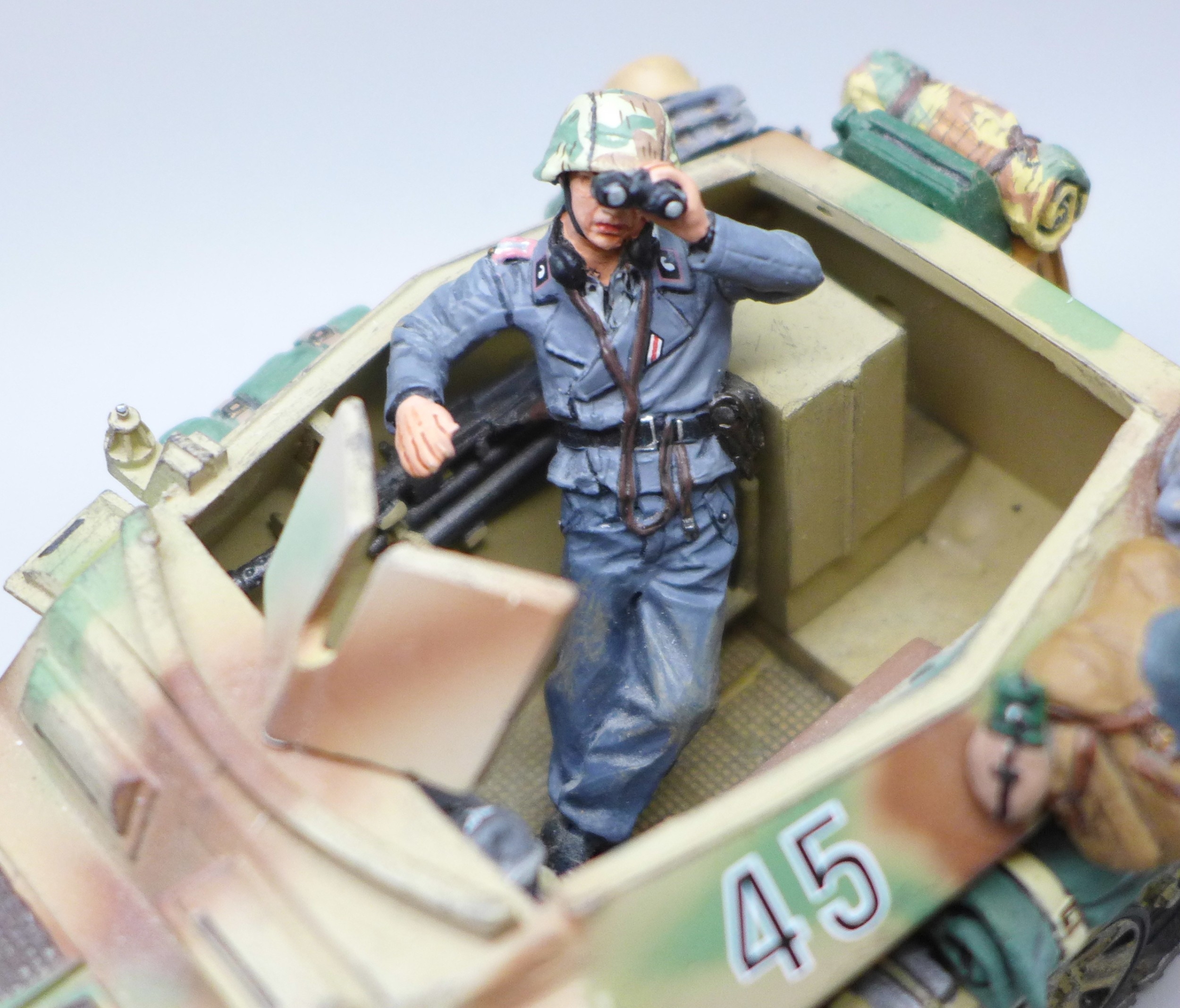 King & Country - Schutzenpauzthwagen WSS121 with original figures, boxed