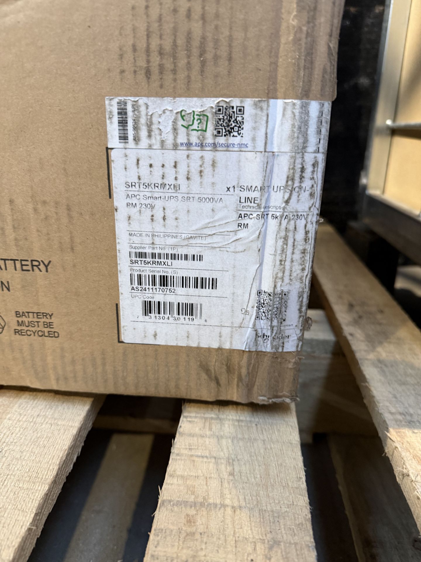 As new APC Smart-UPS SRT 5000VA RM 230V (P/N: SRT5KRMXLI UPC ...