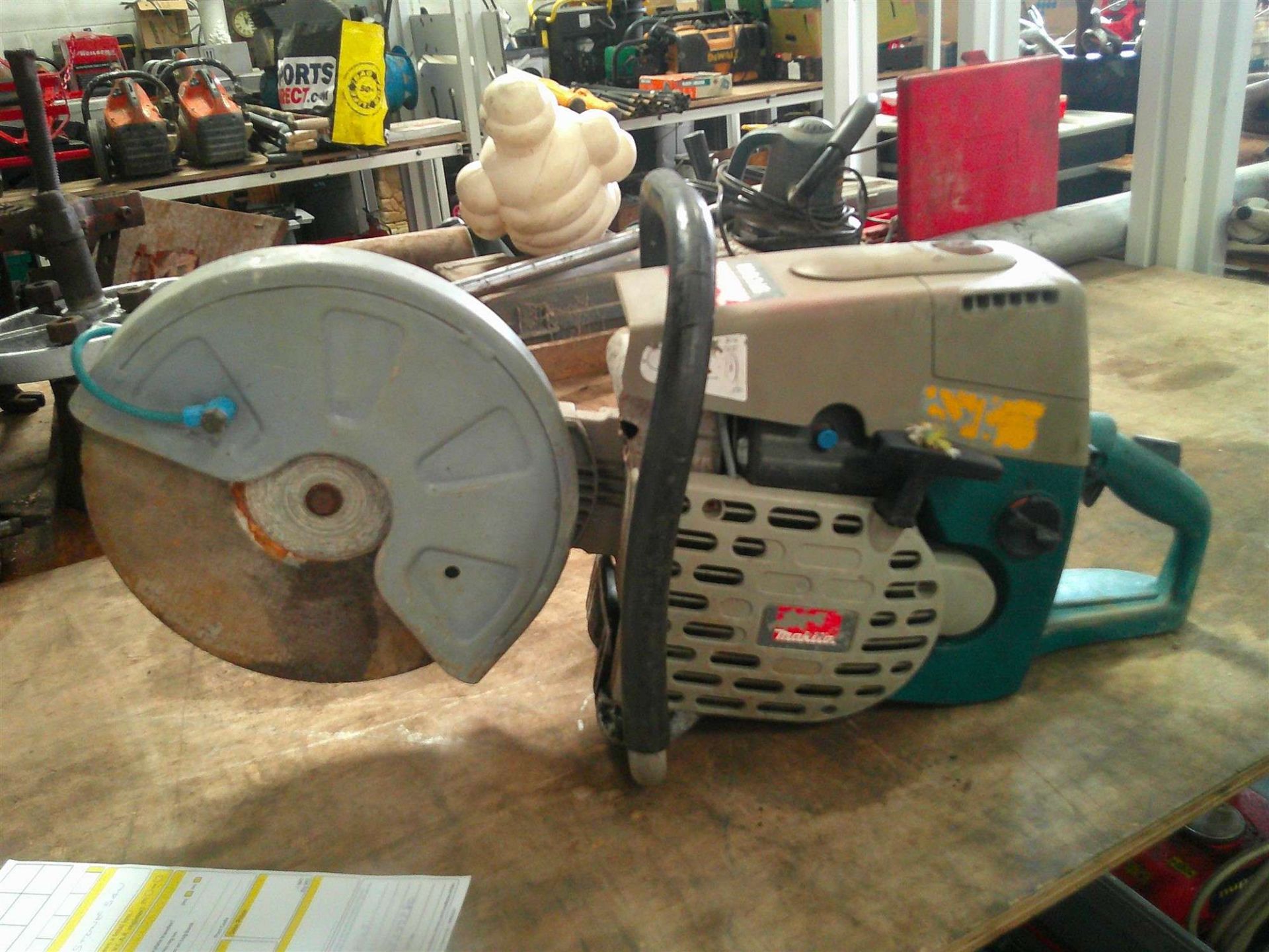 Makita DPC 6400 Stone Saw c/w Blade