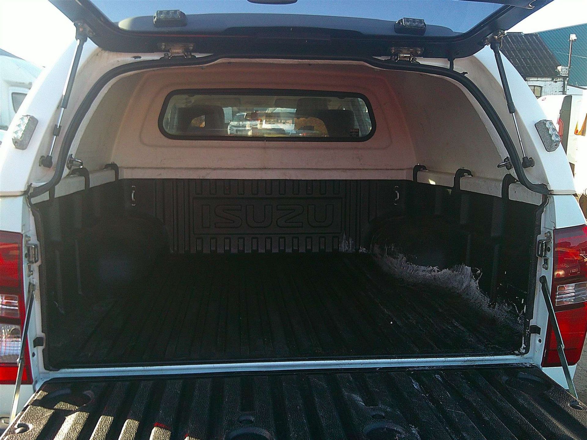 ISUZU D-MAX EIGER D/C TWIN TURBO PICK-UP