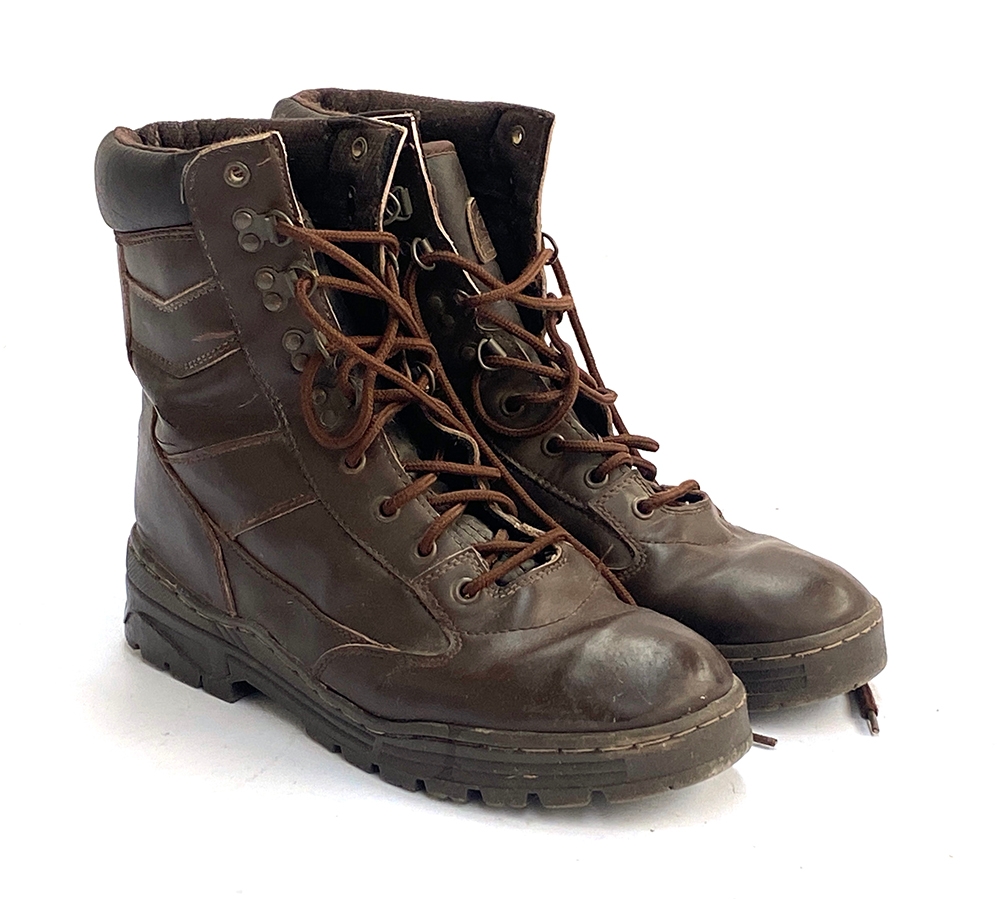 A pair of Highlander army boots, approx. size 10