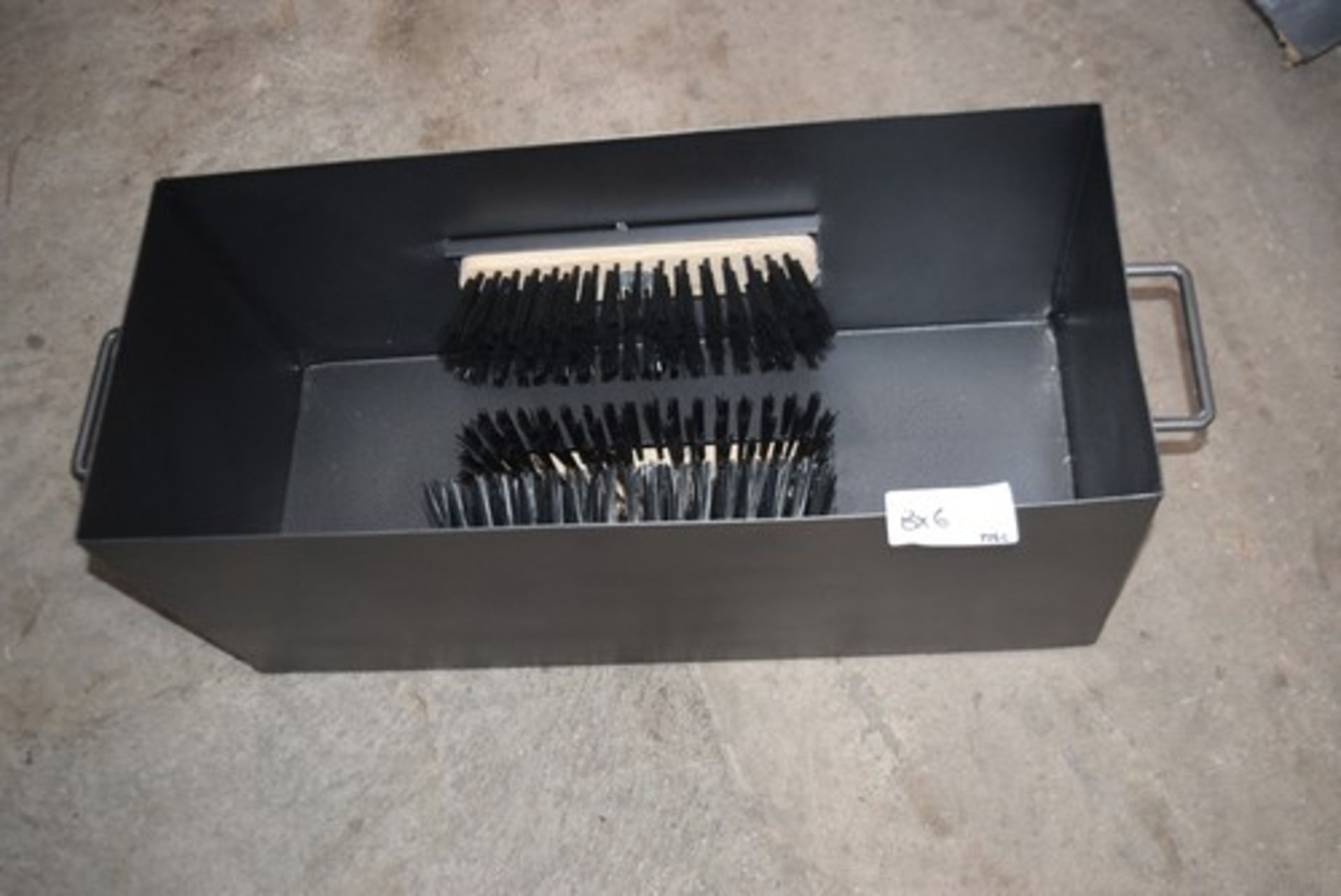 1 x galvanised boot wash station with 3 nylon brushes - new (TS6C)BX6