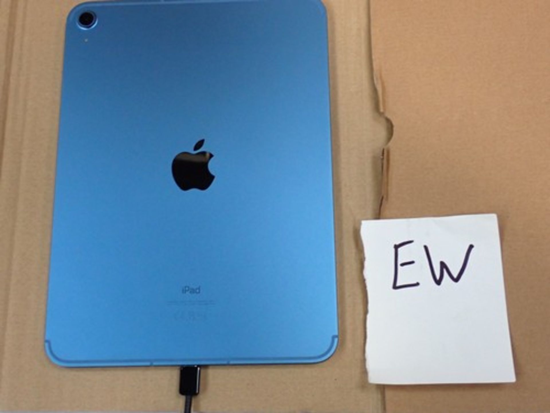 1 x Apple Ipad 10th generation 64gb tablet. Factory reset, IMEI ...