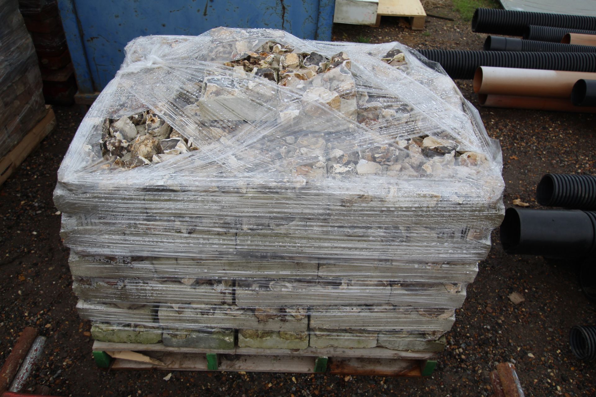 58x knapped flint blocks. V