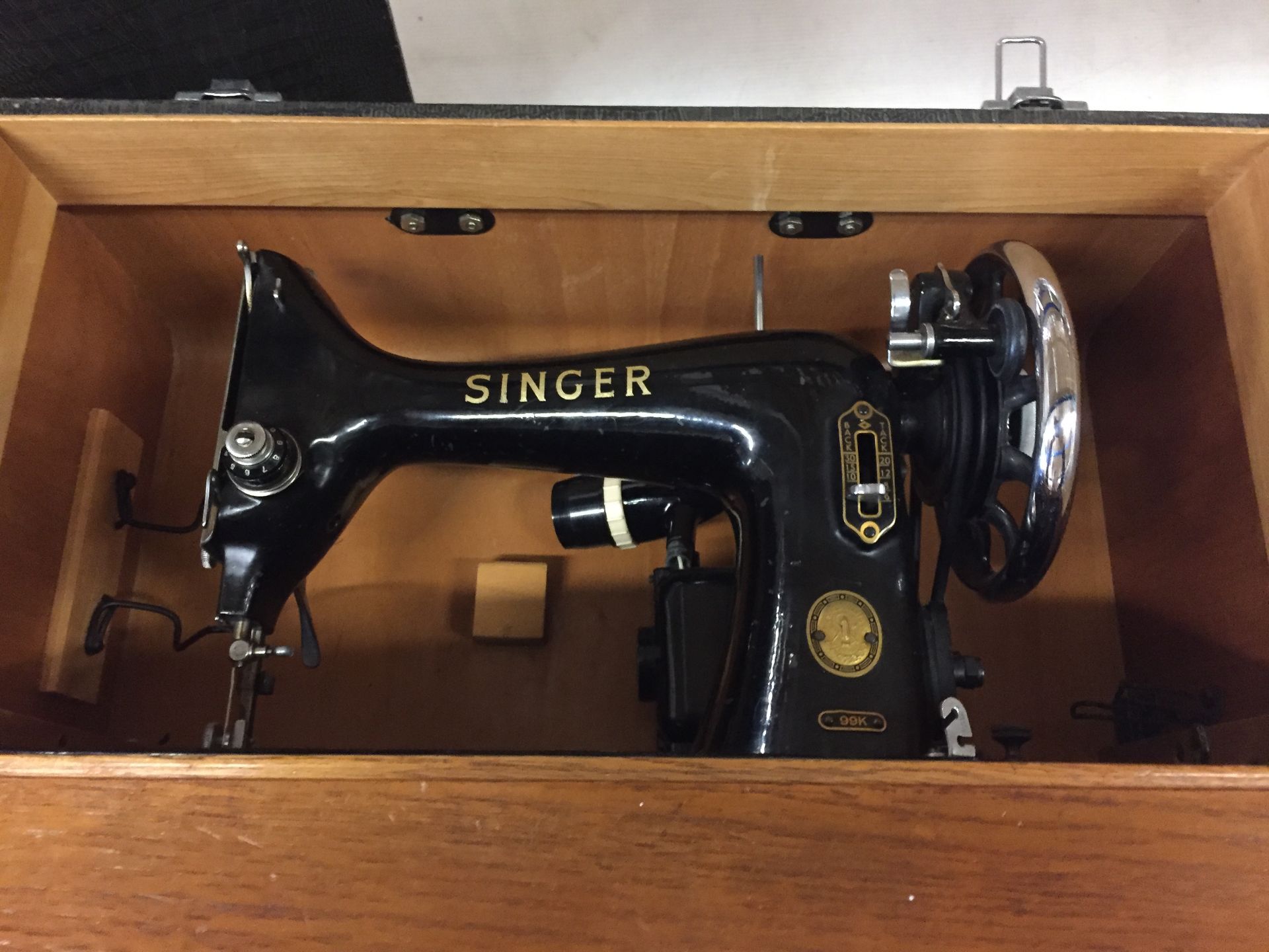 A Singer electric sewing machine complete with foot pedal (damaged) and ...