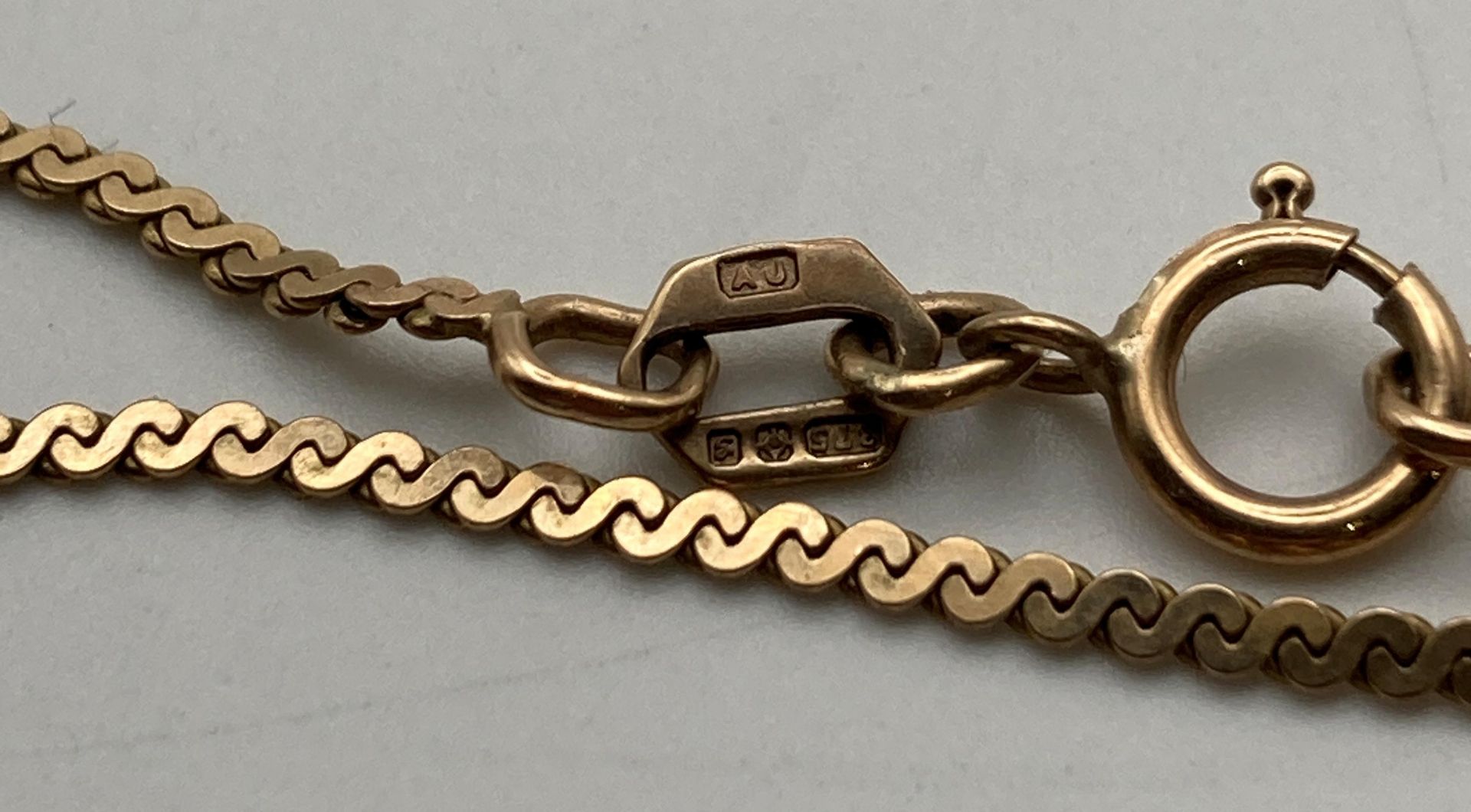 A 9ct gold (375) chain, a 9ct gold cameo pendant, and another 9ct chain ...