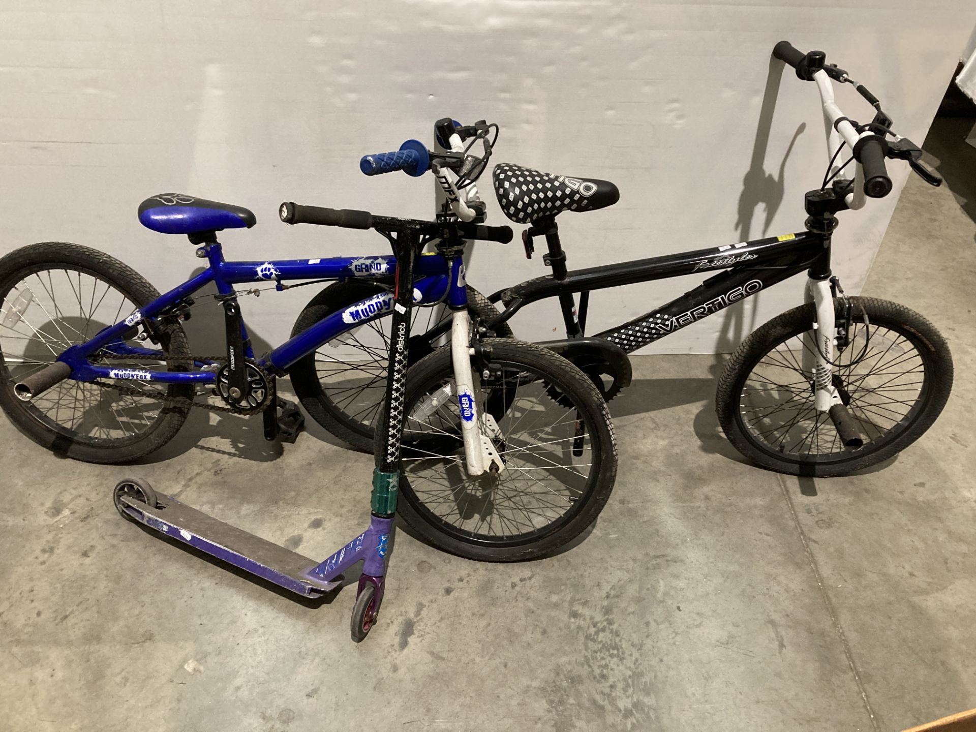 A Muddy Fox Grand Freestyle BMX with rear pegs (old gyro missing on ...