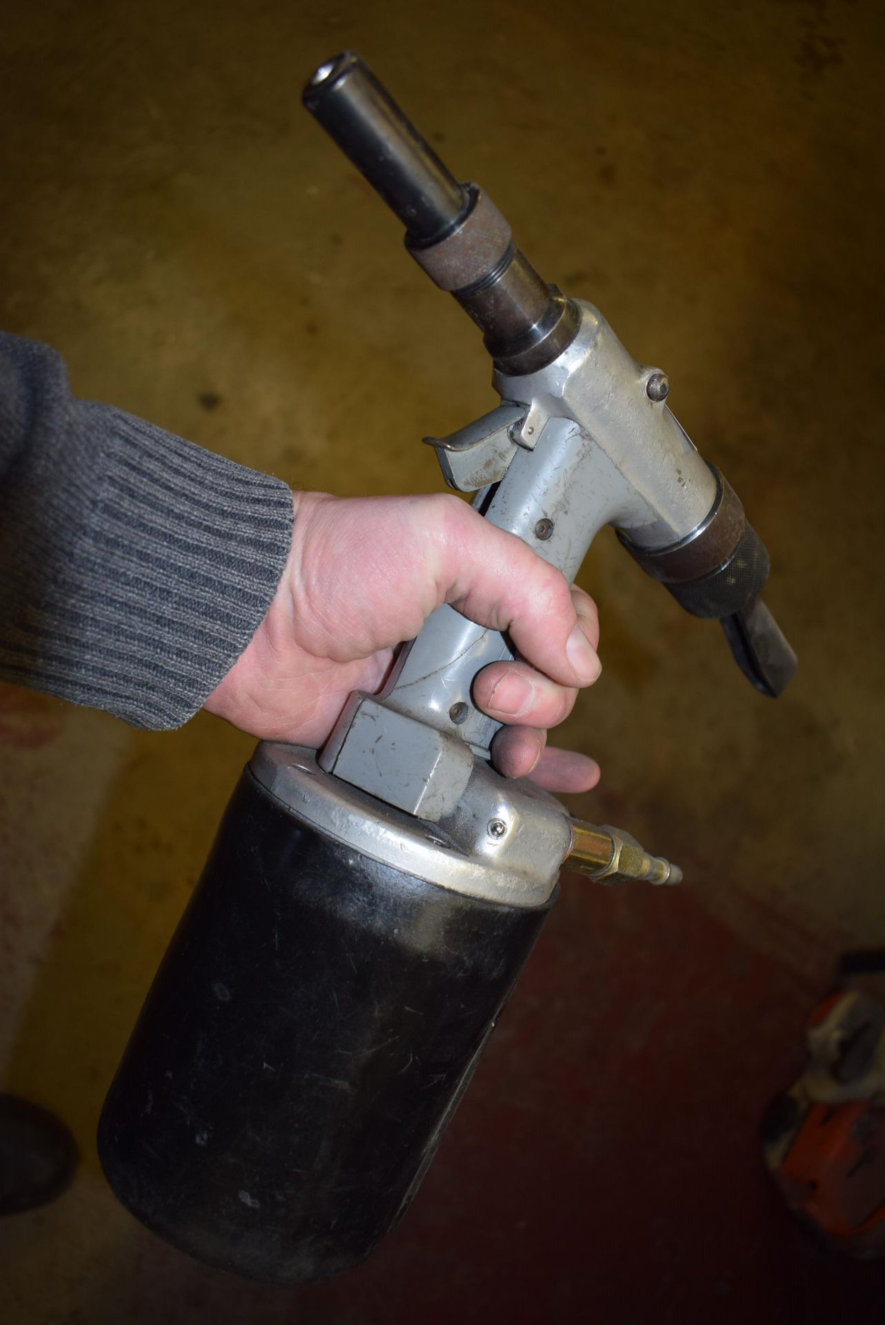 *Avdel 0761 Pneumatic Hook Gun