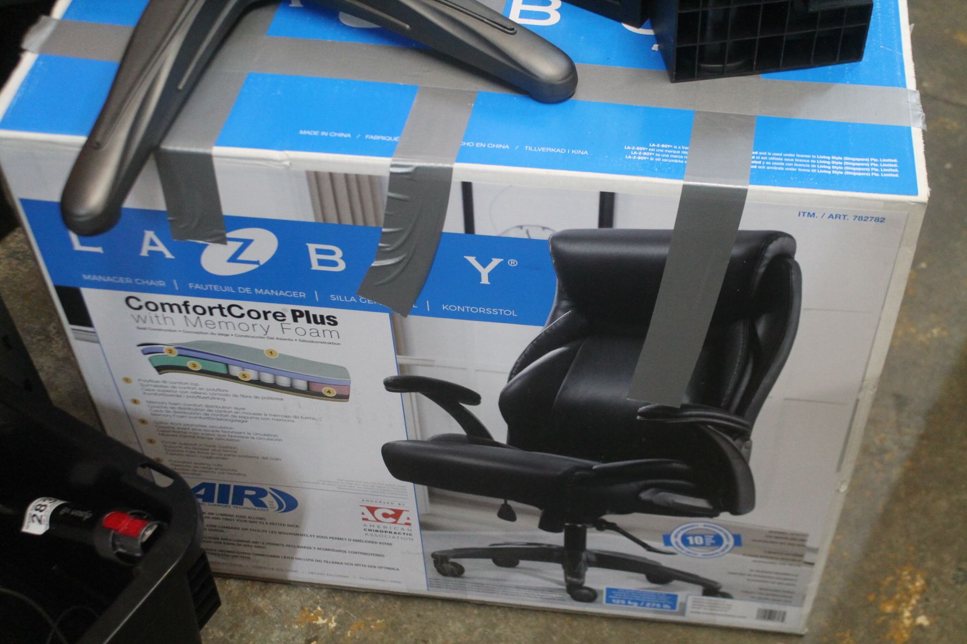 1 BOXED LA-Z-BOY MANAGER'S OFFICE CHAIR WITH FLIP UP ARMS RRP Â£299