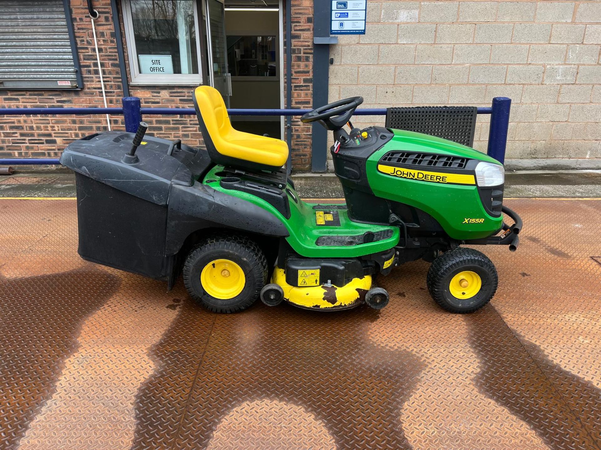 John Deere X155R Ride on Mower Fuel - Petrol Date Of Reg - tbc Hrs ...