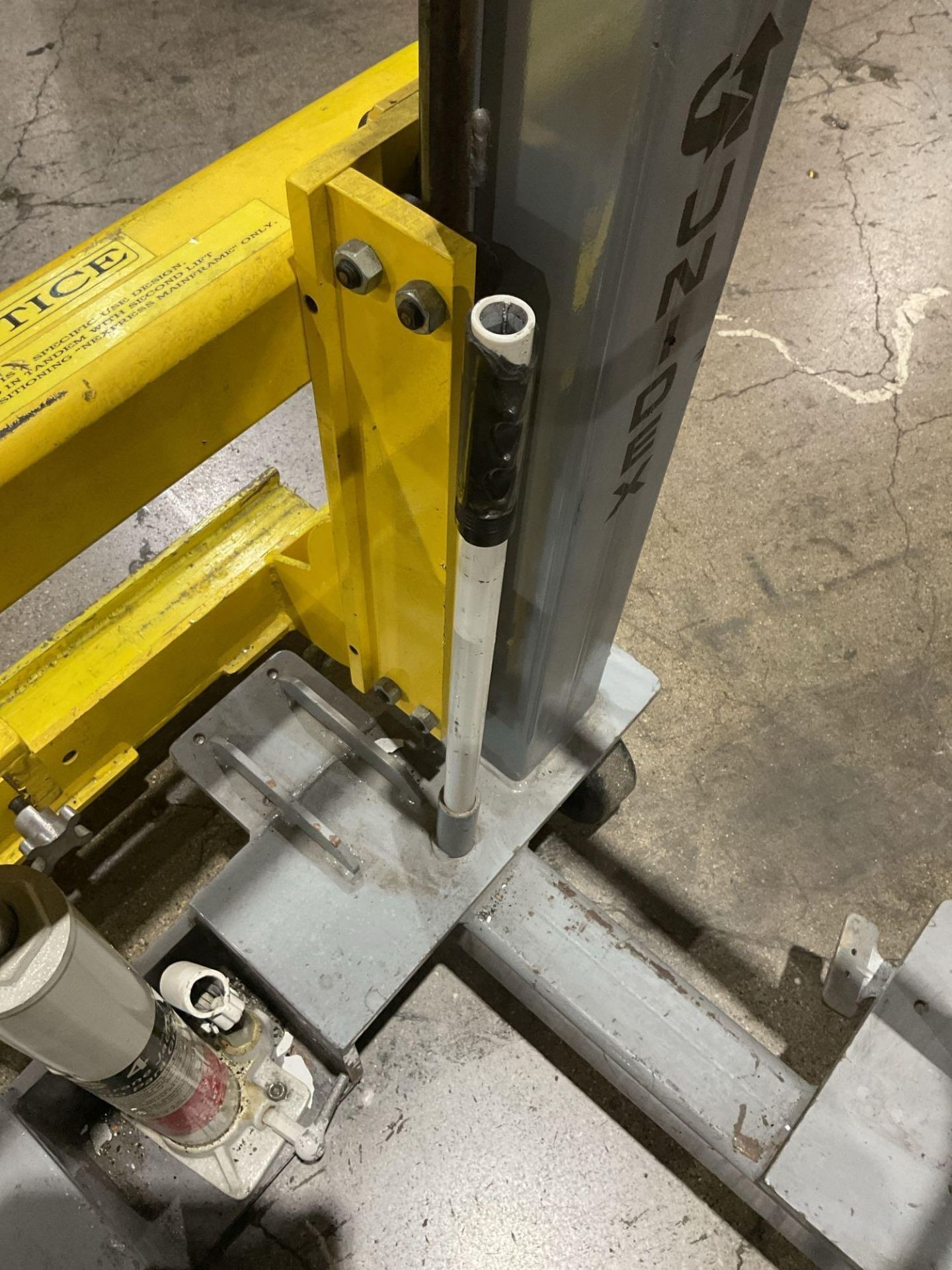 Unidex Model 4-A hydraulic lift rated for a maximum capacity of 2600 ...