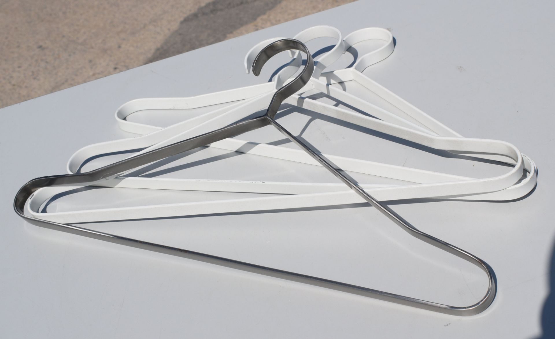 4 x Metal Clothes Hangers - Ref: GTC753/GTCC18 - CL1017 - Location ...