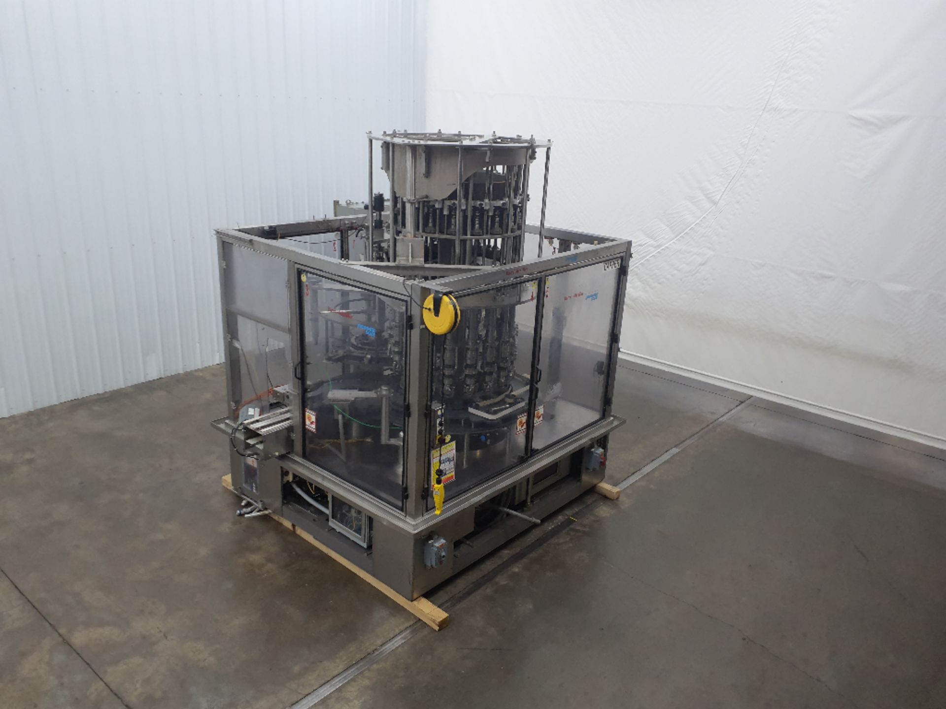 Barry-Wehmiller PC-900 Pneumatic Scale 18 Head Capper. Year 2004. Up To ...