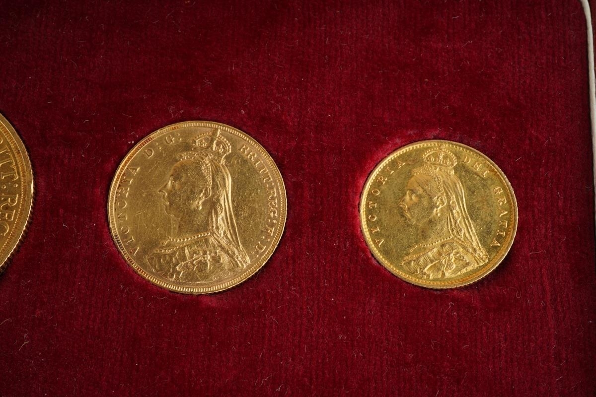 A cased Queen Victoria gold sovereign specimen set, comprising an 1887 ...