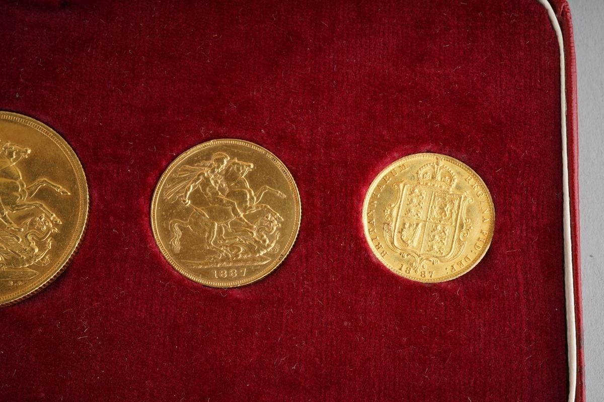 A cased Queen Victoria gold sovereign specimen set, comprising an 1887 ...