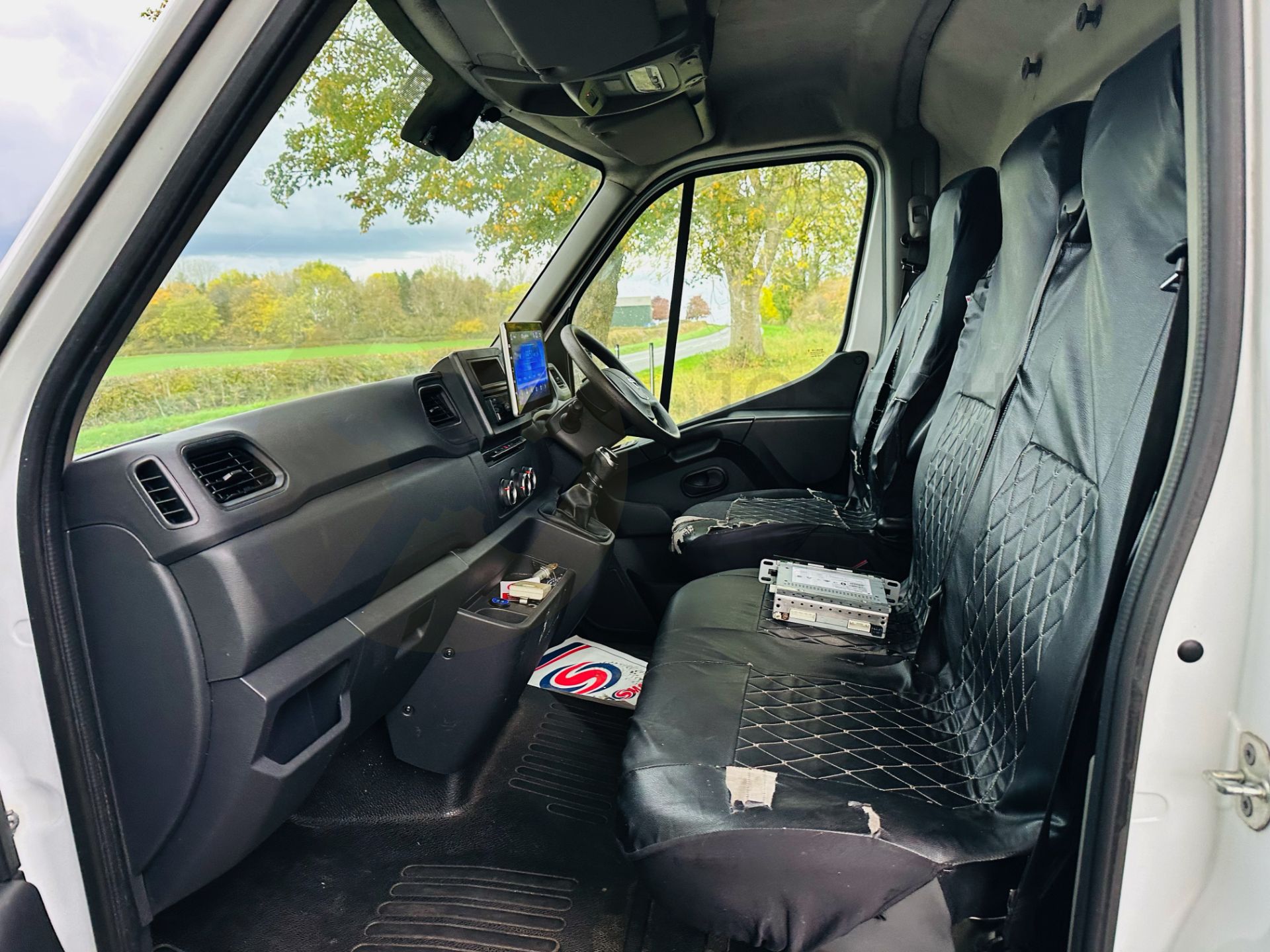 NISSAN NV400 2.3DCI *TEKNA EDITION* LWB GLASS RACK & ROOF FRAIL VAN ...