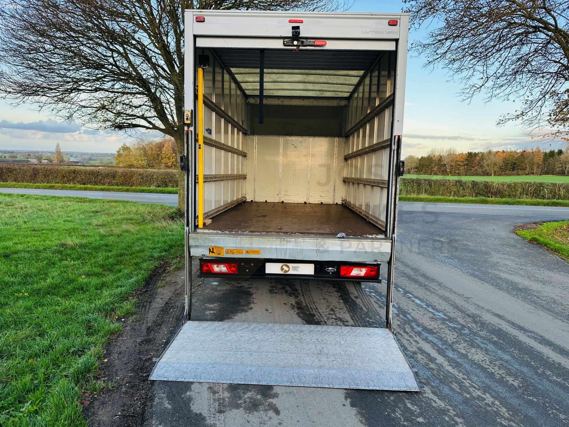 FORD TRANSIT 350 2.0 TDCI *LUTON/ BOX WITH ELECTRIC TAIL LIFT* TWIN ...
