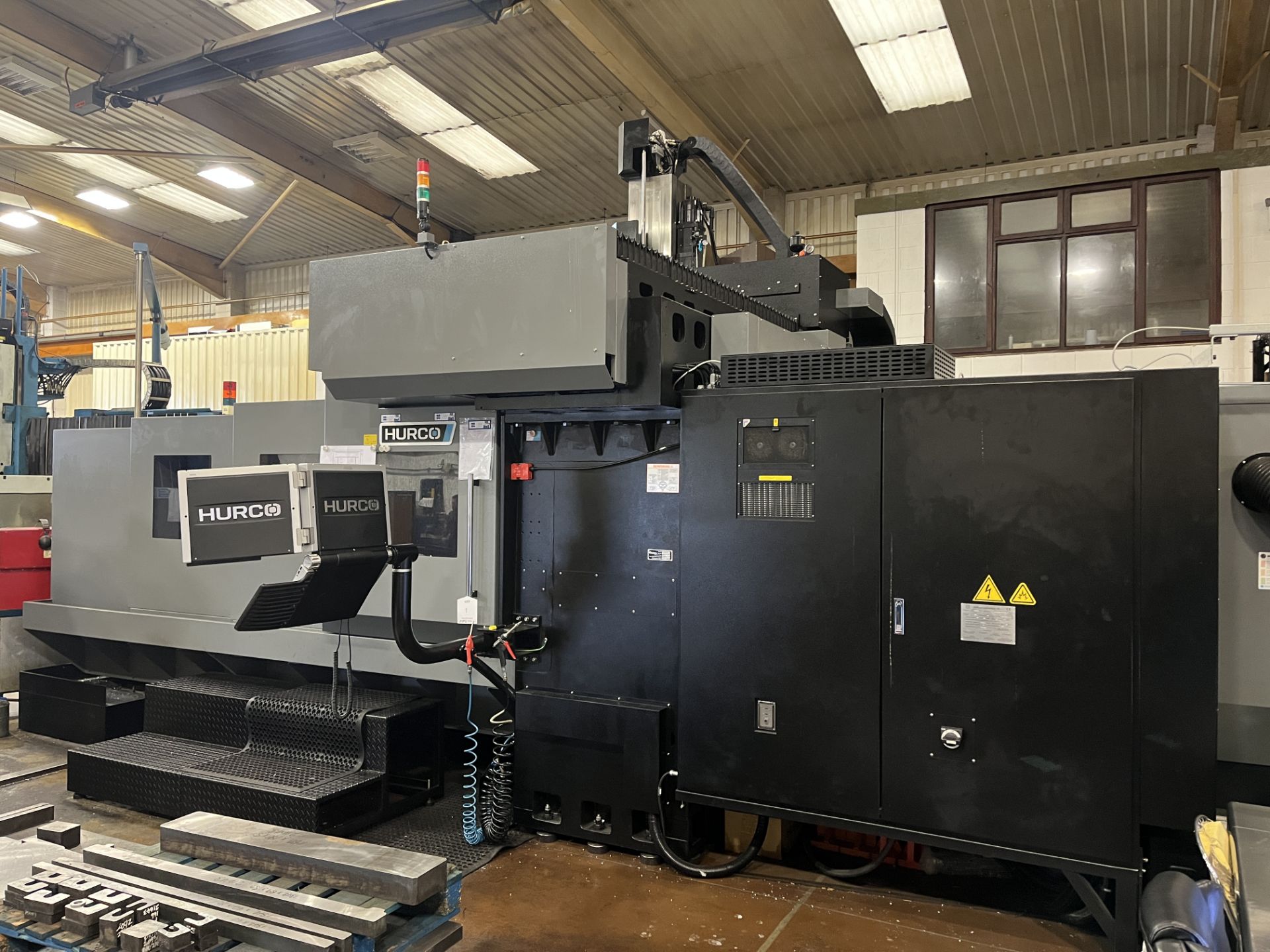 Hurco 3 Axle 50T CNC Machining Centre Model: DCX32i Serial Number ...