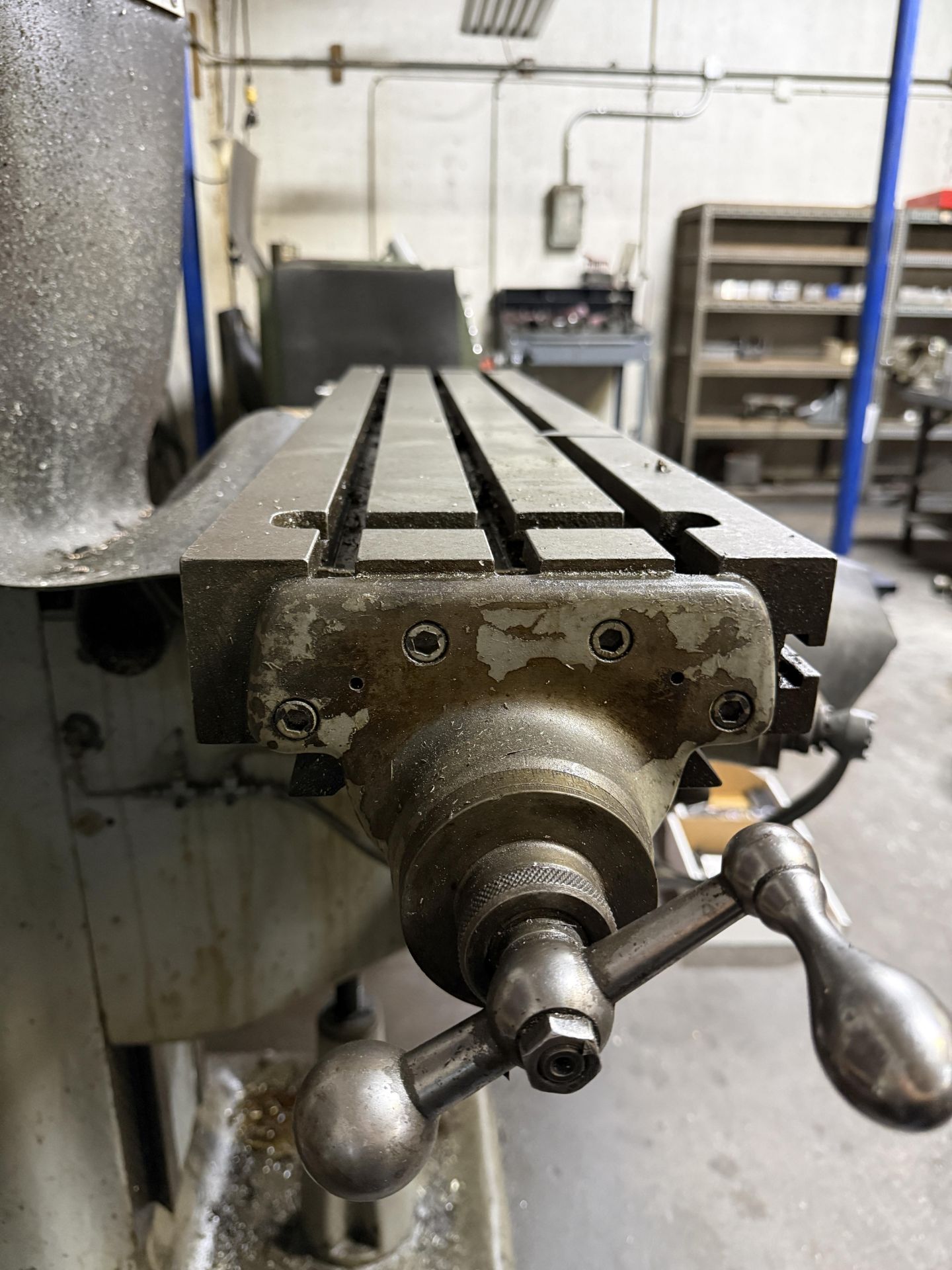 Bridgeport 2 HP Knee Mill With X Axis Servo & Chenco Draw Bar With ...