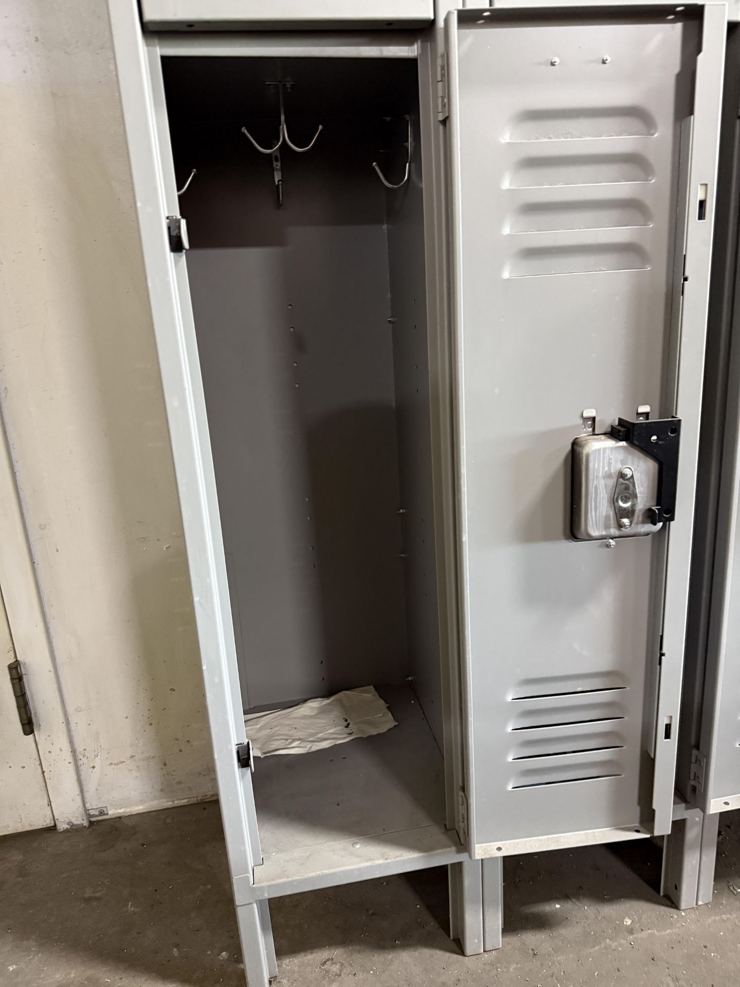 6 Section Lockers.com Lockers