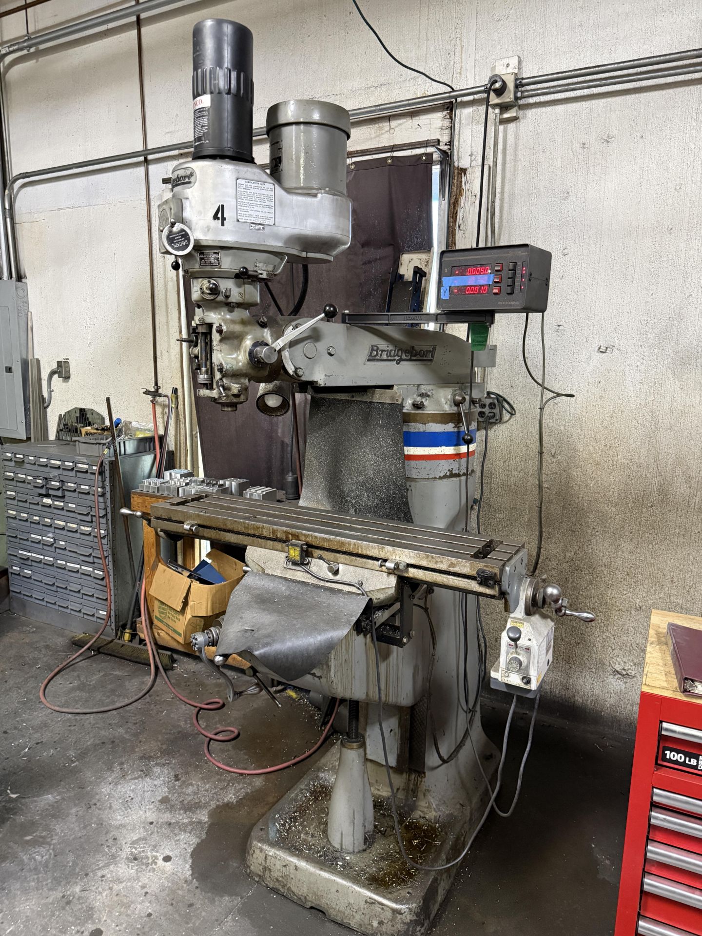 Bridgeport 2 HP Knee Mill With X Axis Servo & Chenco Draw Bar With ...