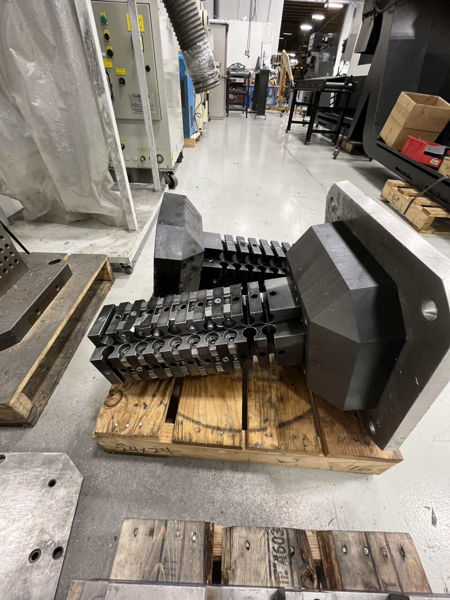 (2) 4 Sided Techni-Grip Fixtures Model MCT01-224