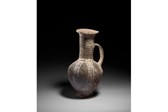 A LARGE CYPRIOTIC EARTHNWARE POTTERY JUG BILBIL, BRONZE AGE, CYPRUS ...