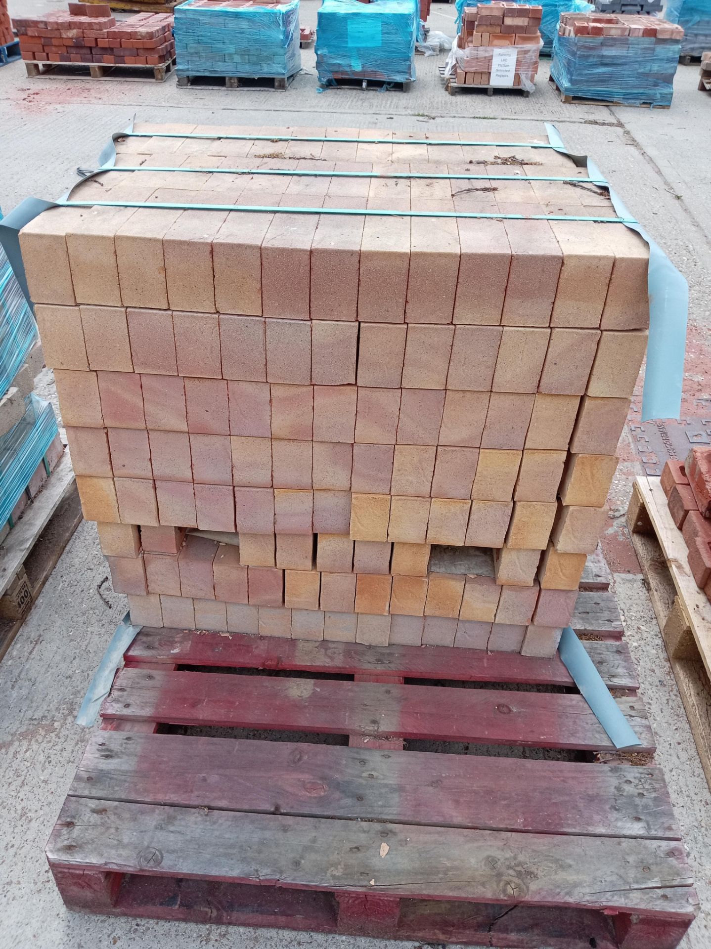 1 x Pallet Buff Colour Bricks