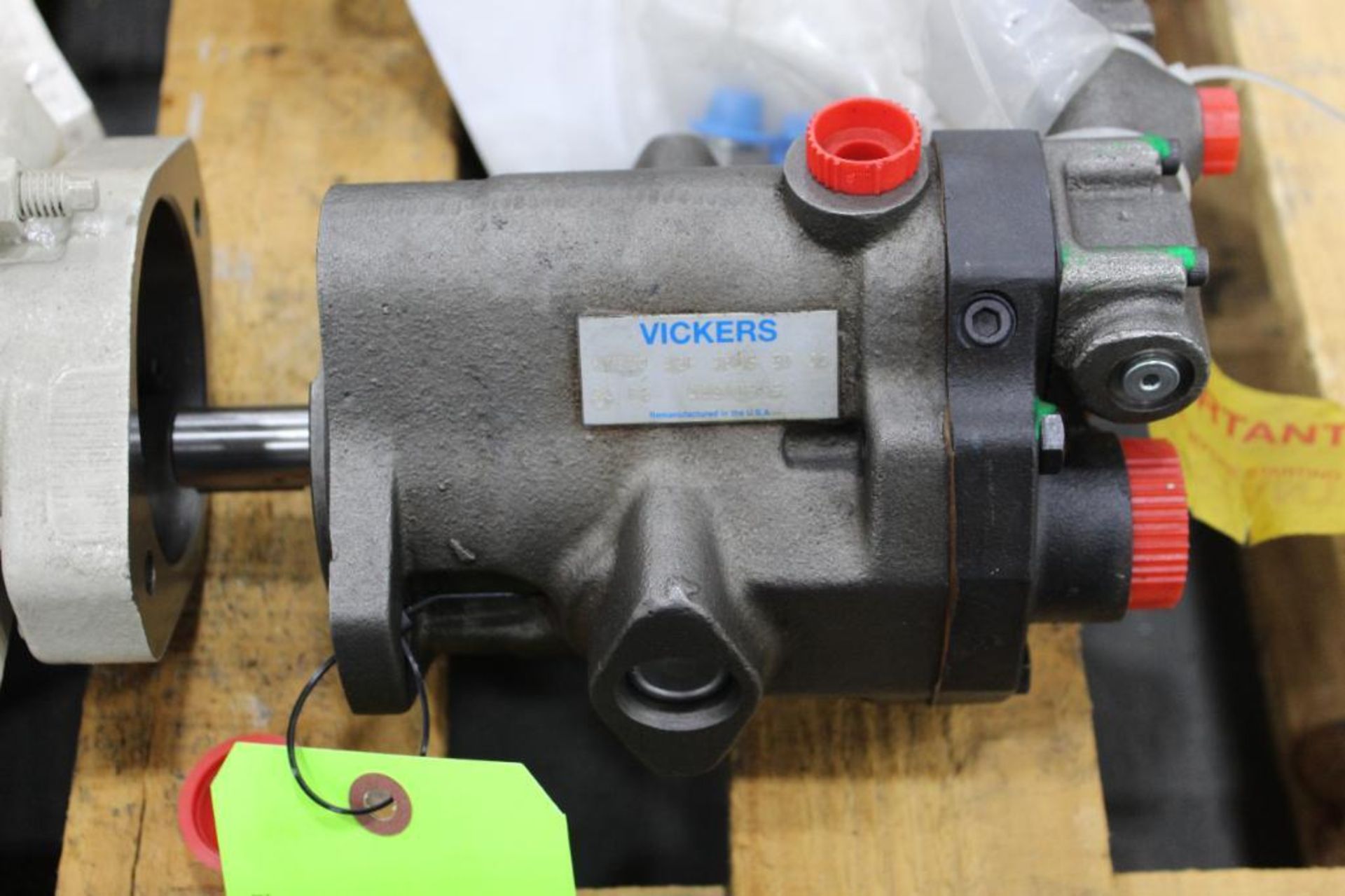 Lot of 4 Pumps Parker and Vickers- (x2) Parker PVP16304R26A4H12 ...