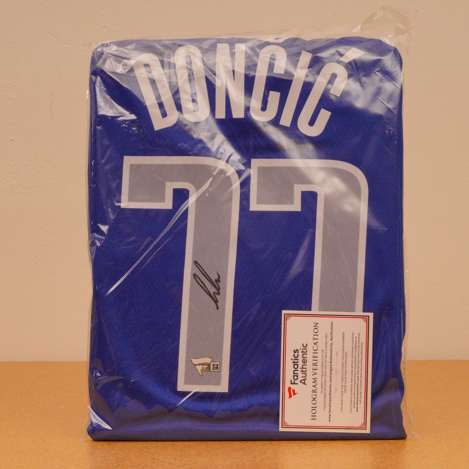 Blue Dallas Mavericks Nike jersey signed by Luka Doncic, number 77 ...