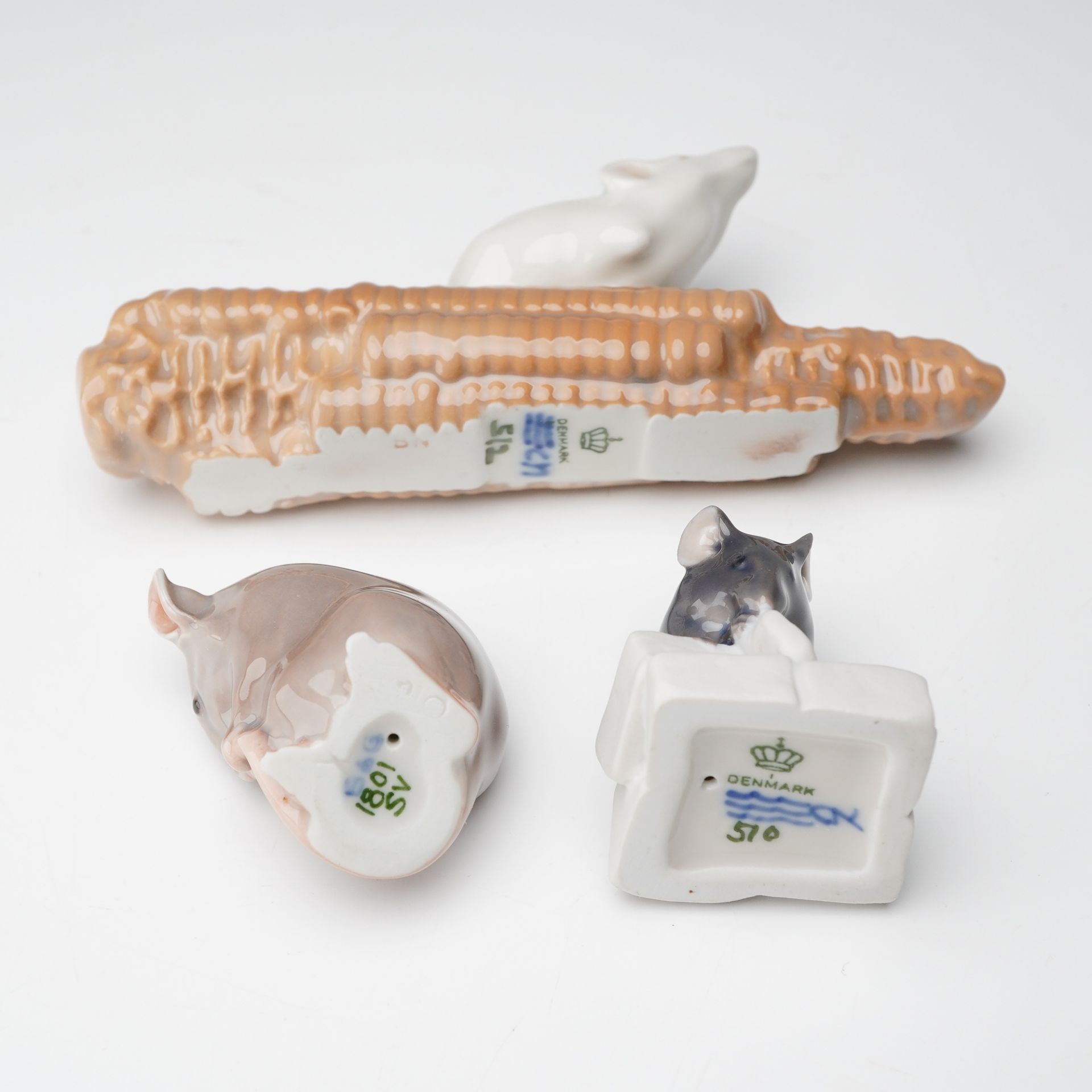 This 3 piece set features porcelain mouse figurines from Bing and ...
