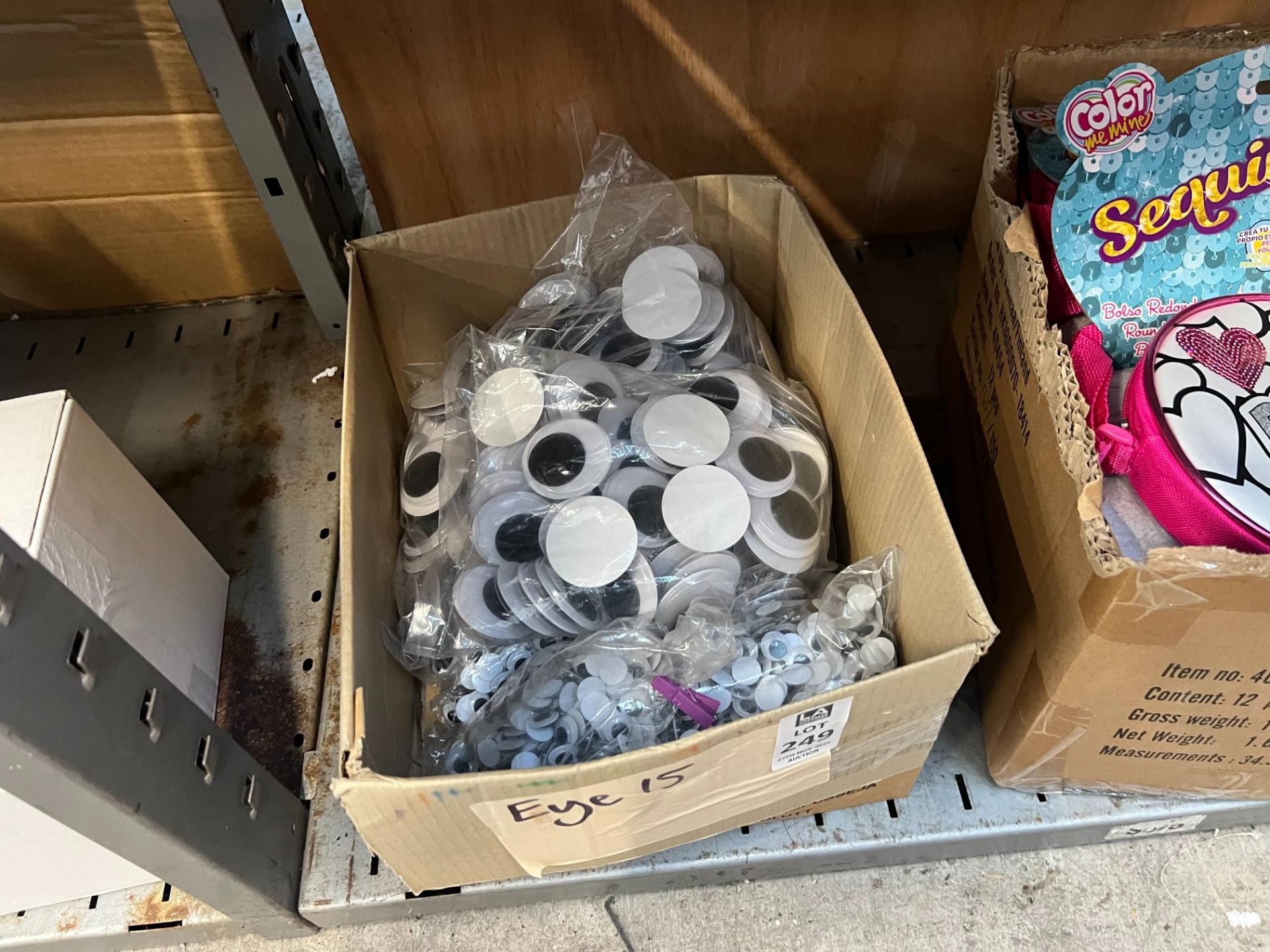BOX OF ASSORTED GOOGLY EYES