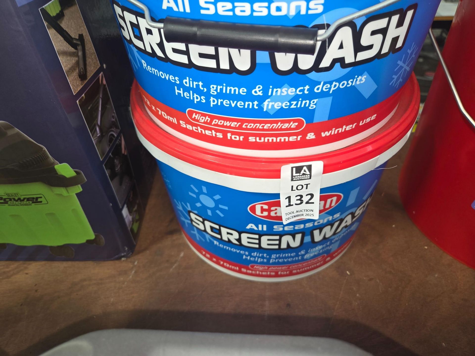 TUB OF CARPLAN ALL SEASONS SCREEN WASH SACHETS