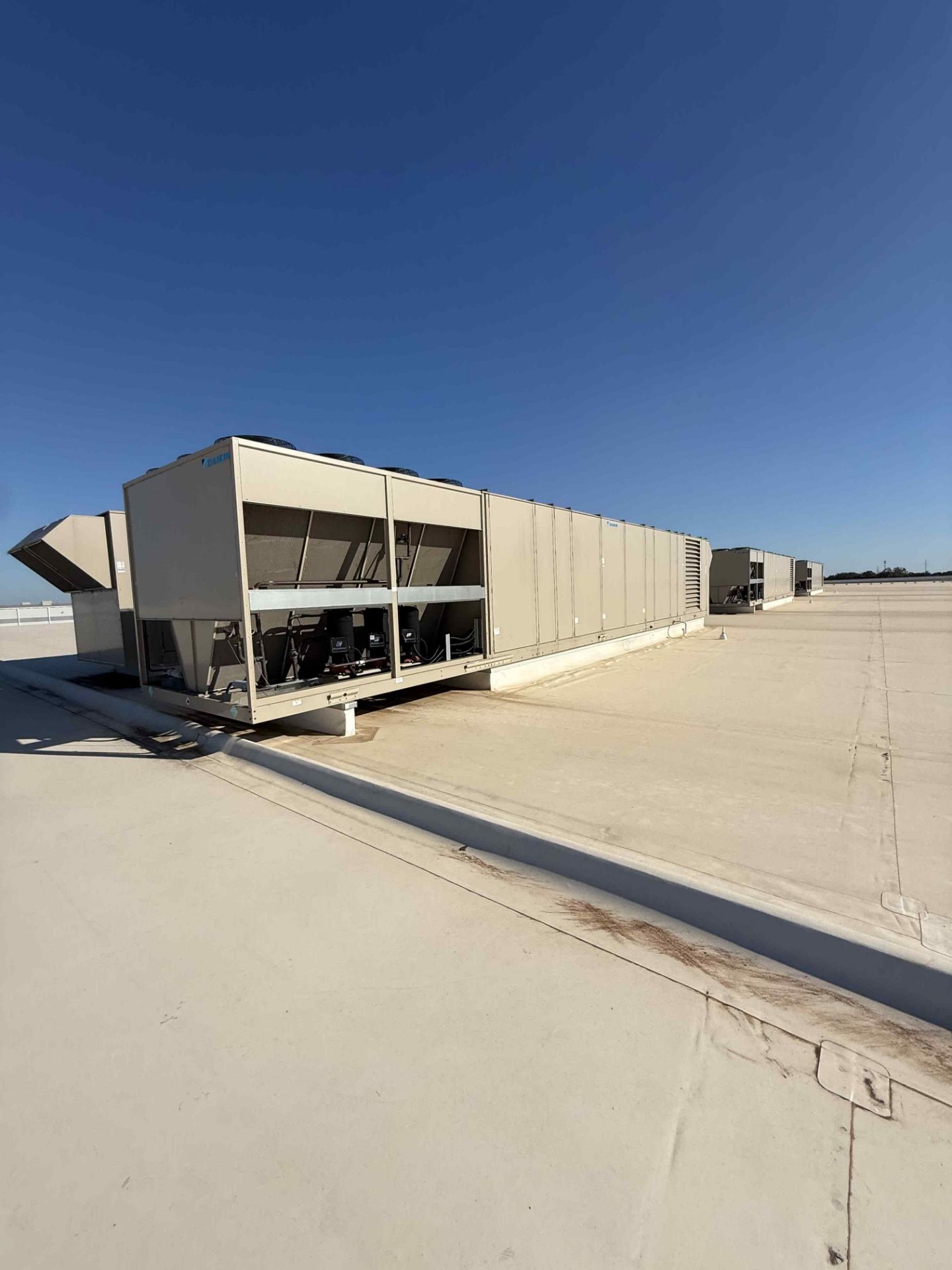 This listing is for RTU-11, a large-capacity commercial rooftop HVAC ...