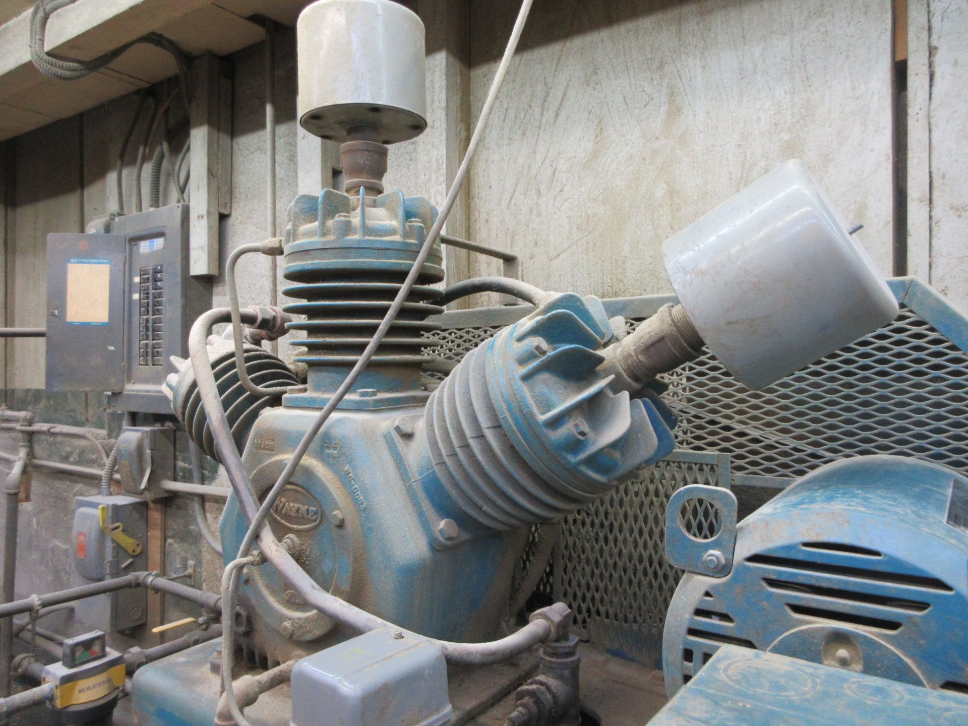 10HP Wayne / Dresser Mdl. TRU15 Vertical Tank Mounted Piston-Type Air ...