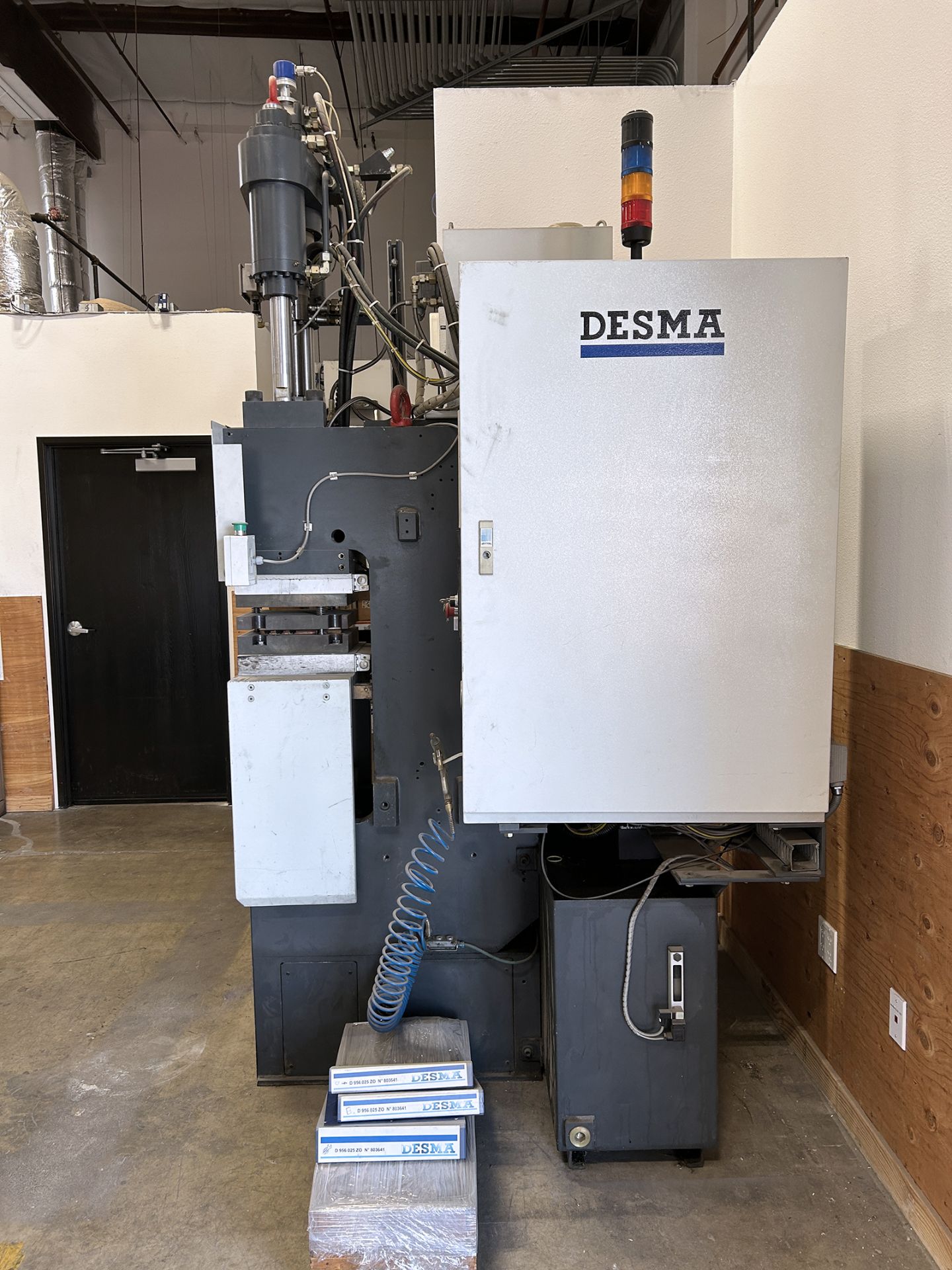 Desma 250-200 Injection Molding Machines (2004) Description Plate size ...
