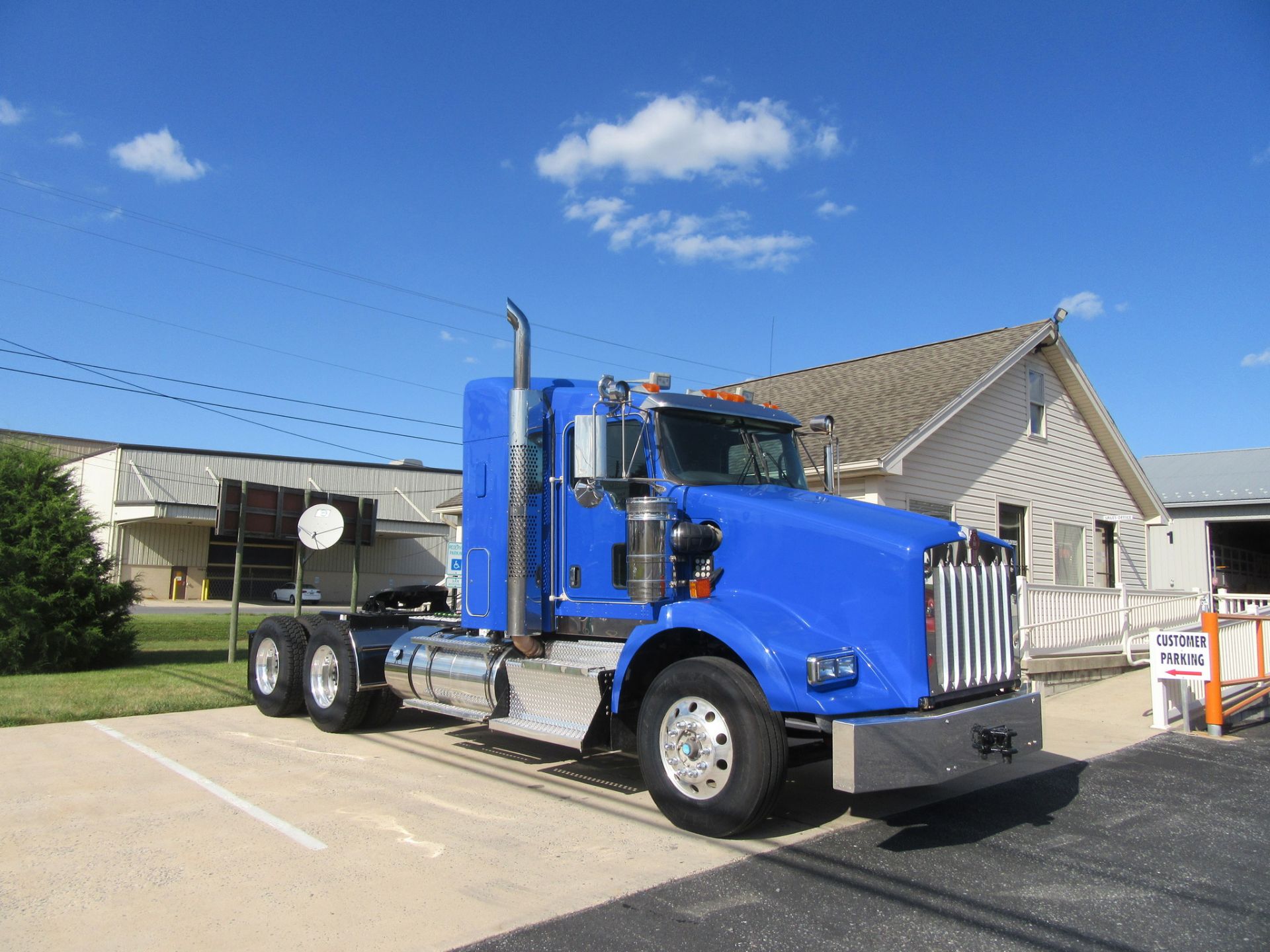 2013 Kenworth T800 Sleeper Truck - 46,828 Miles, 6772 Hrs. Cummins ...
