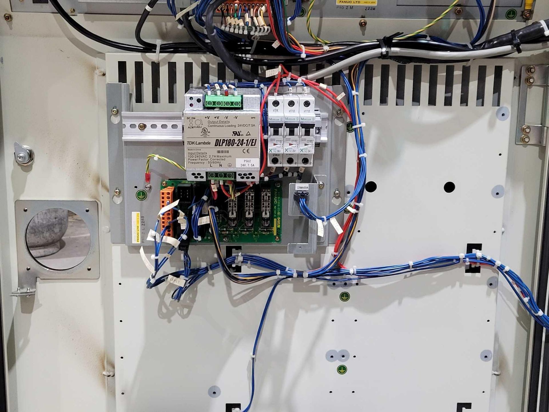 FANUC A05B-2535-B055 ROBOT CONTROL CABINET R-30IA R-2000IB / LOT WEIGHT ...