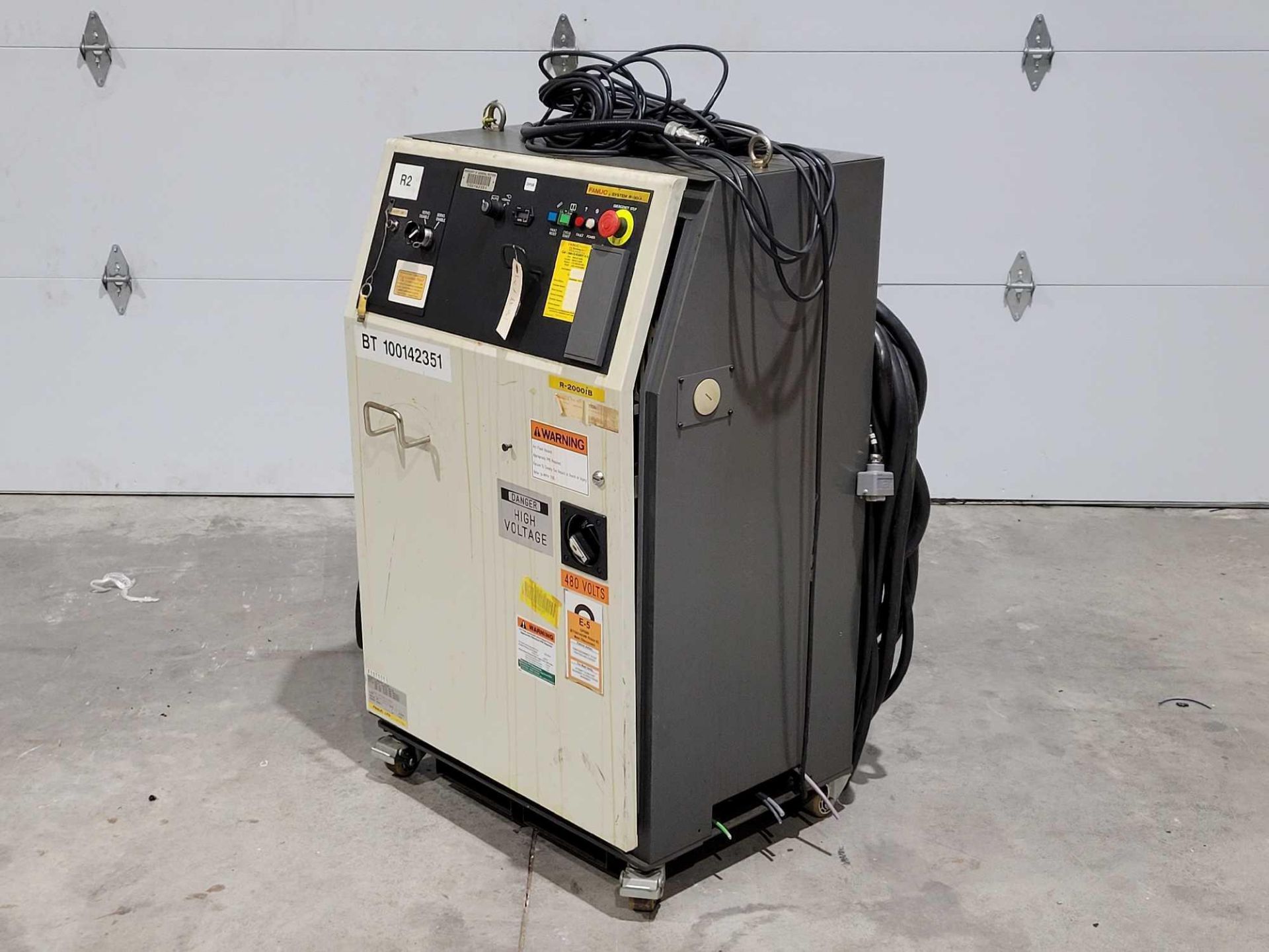 FANUC A05B-2535-B055 ROBOT CONTROL CABINET R-30IA R-2000IB / LOT WEIGHT ...