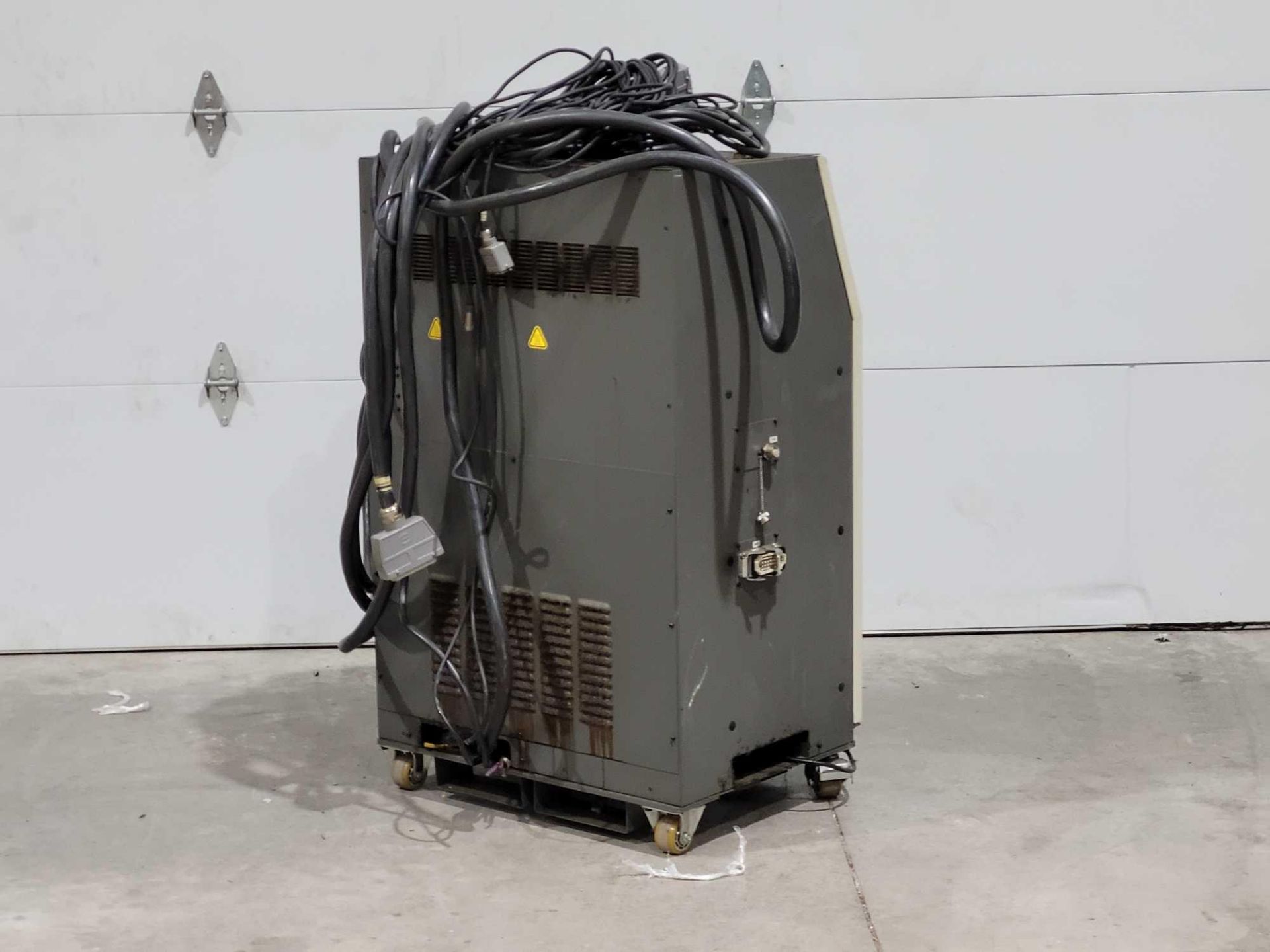 FANUC A05B-2535-B055 ROBOT CONTROL CABINET R-30IA R-2000IB / LOT WEIGHT ...